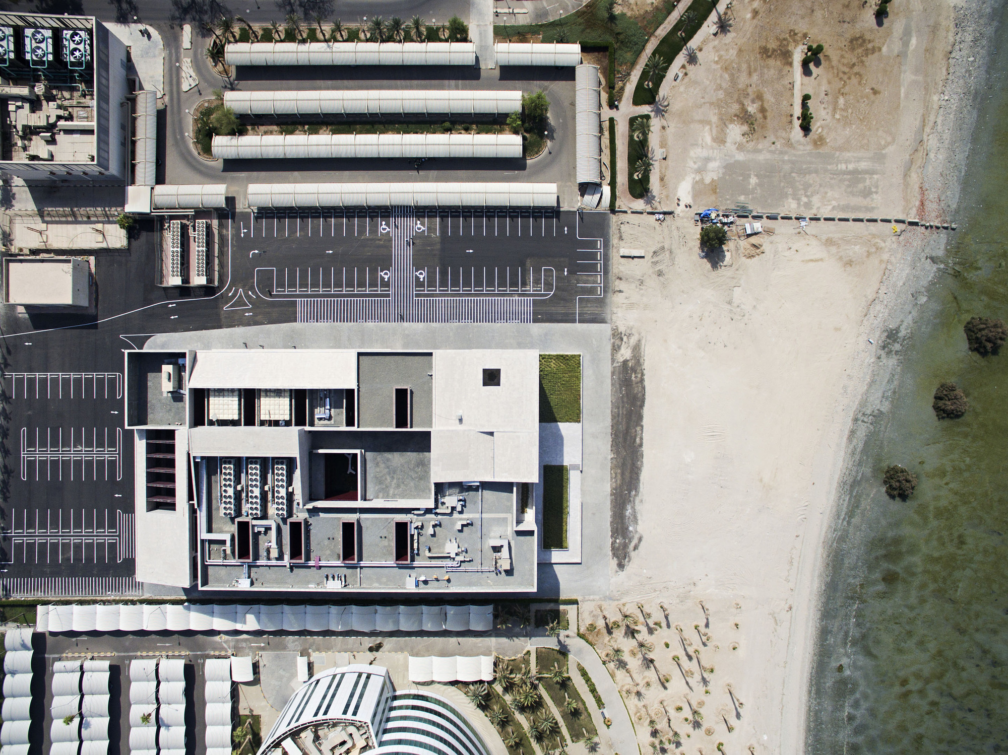 Gallery of Hisham A. Alsager Cardiological Hospital / AGi Architects - 16