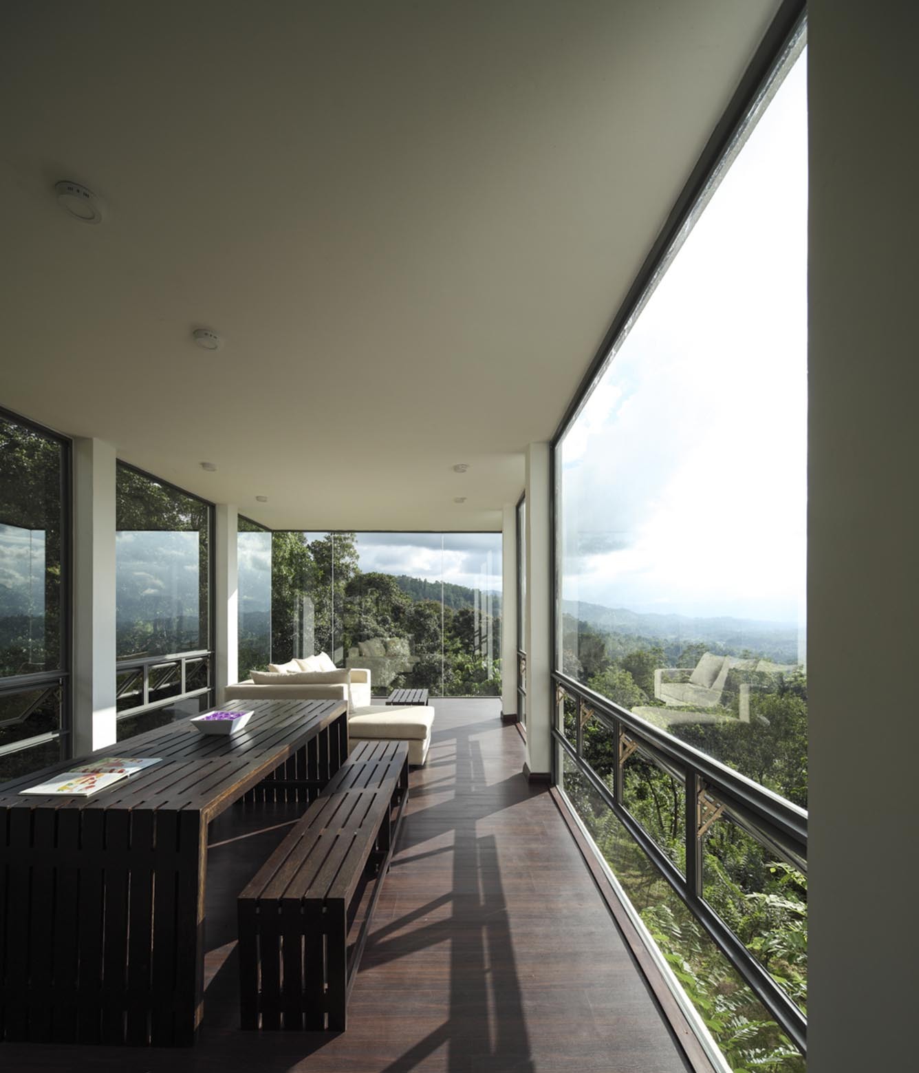 Gallery of Floated House / KWA Architects - 3