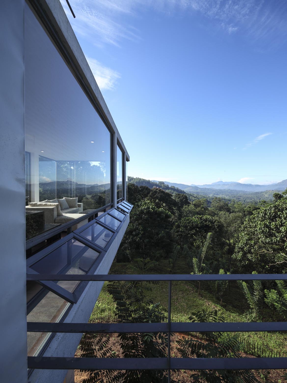 Gallery of Floated House / KWA Architects - 8