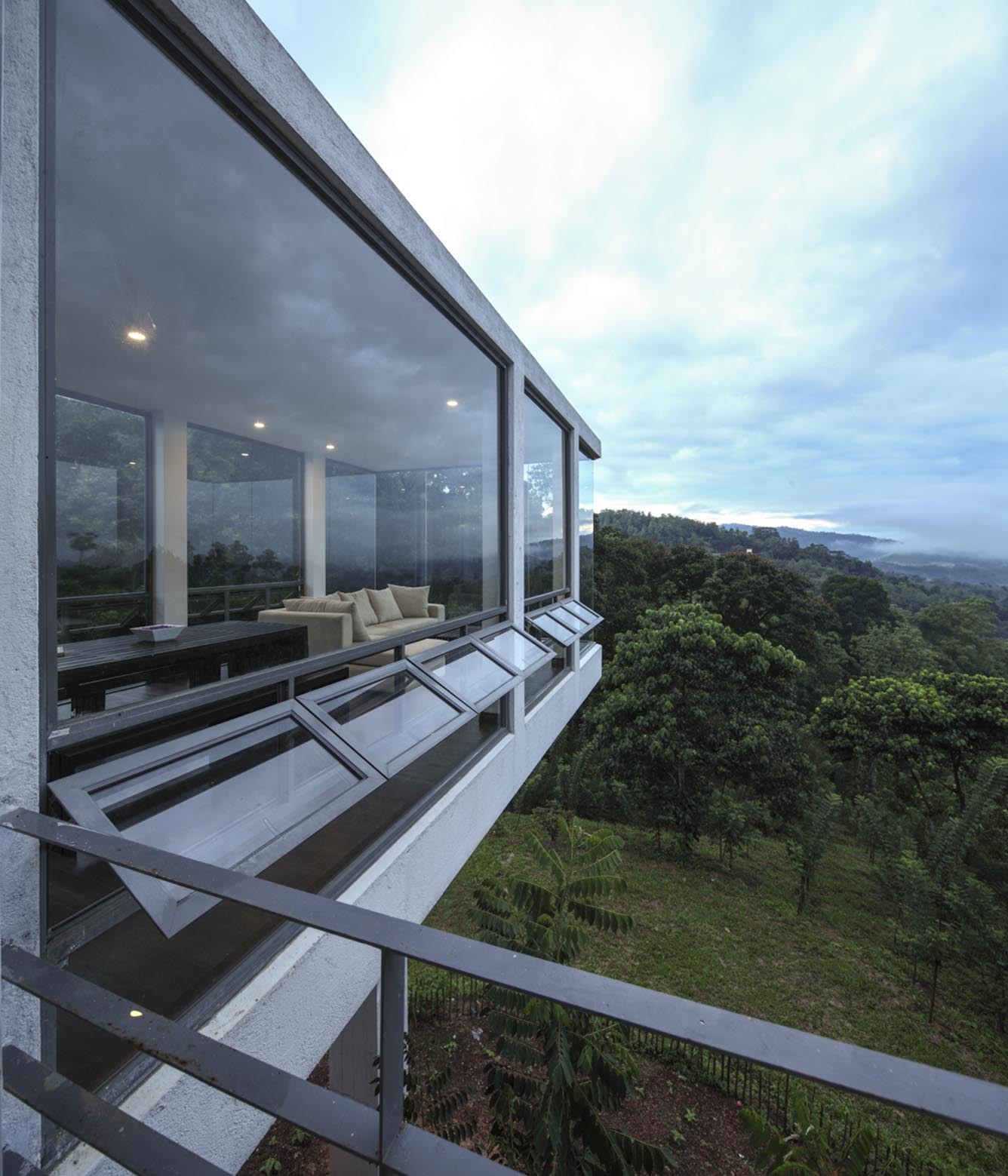 Gallery of Floated House / KWA Architects - 2