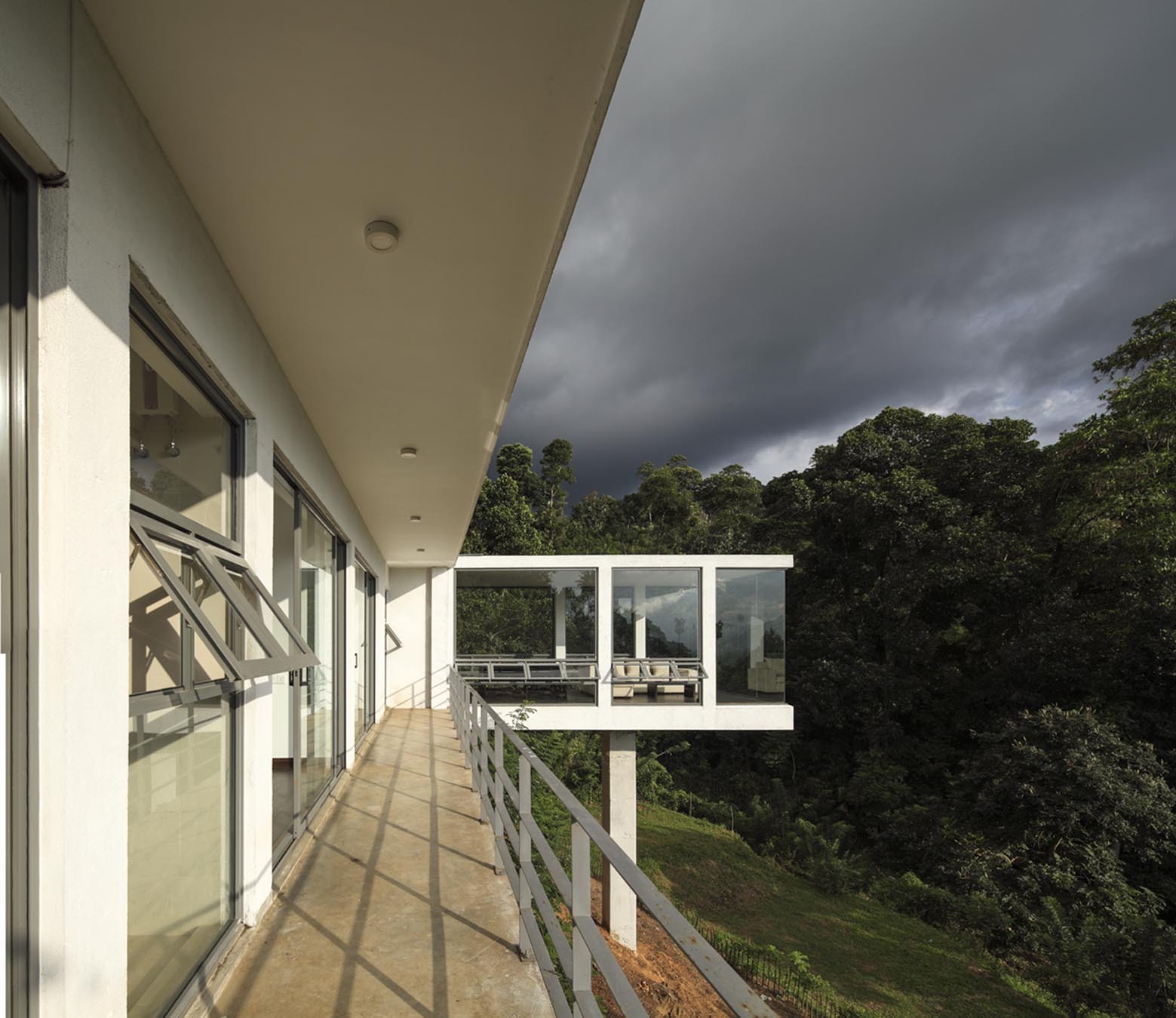 Gallery of Floated House / KWA Architects - 9