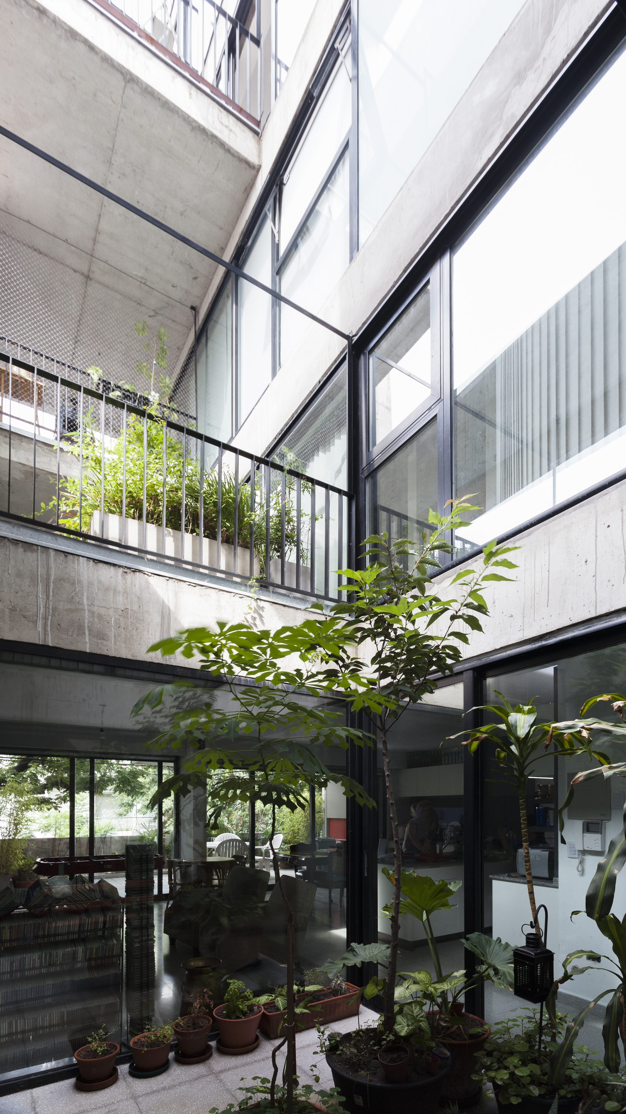 Galería de Edificio de Viviendas Jufre / MONOBLOCK - 2