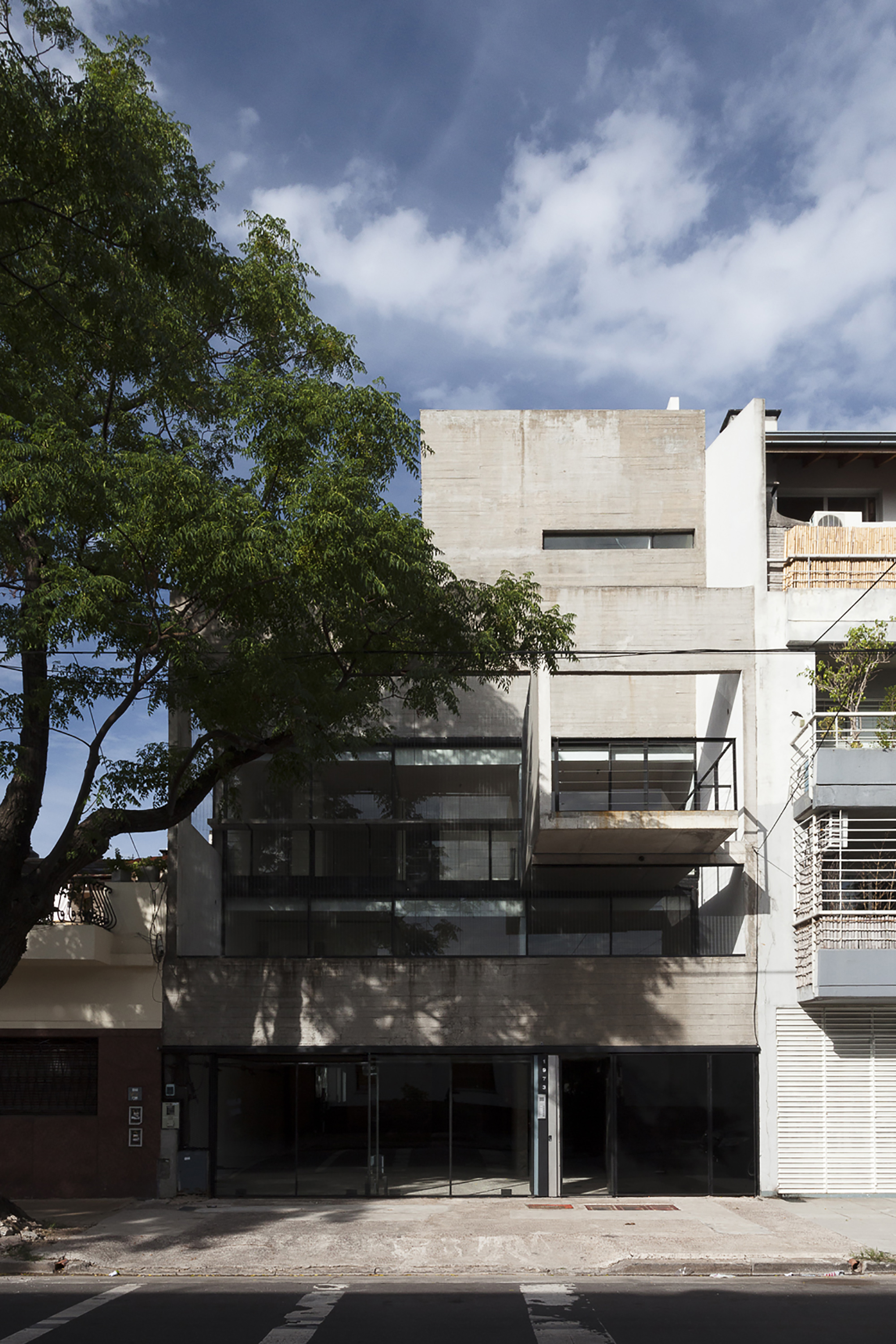 Galería de Edificio de Viviendas Acha / MONOBLOCK - 13
