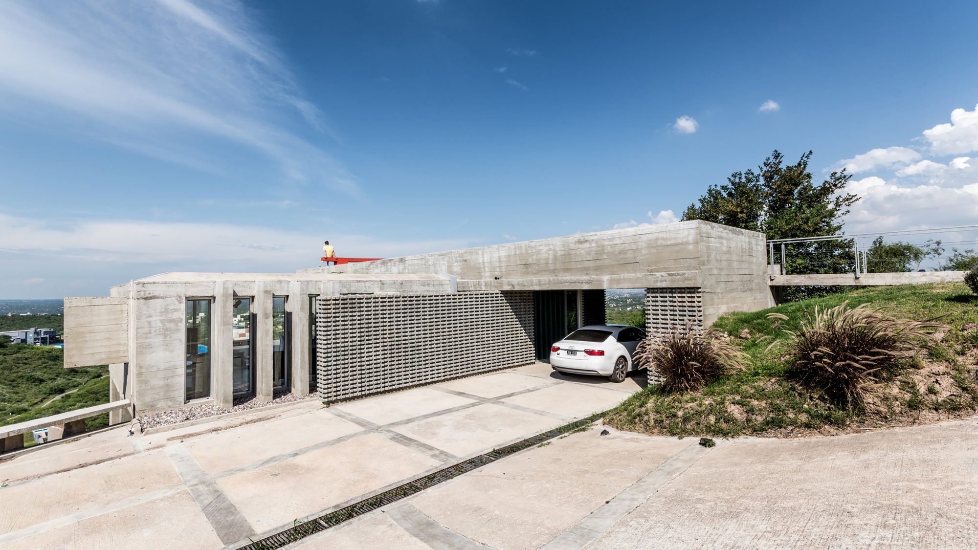 Gallery of House in the Hill / Agustín Lozada - 4