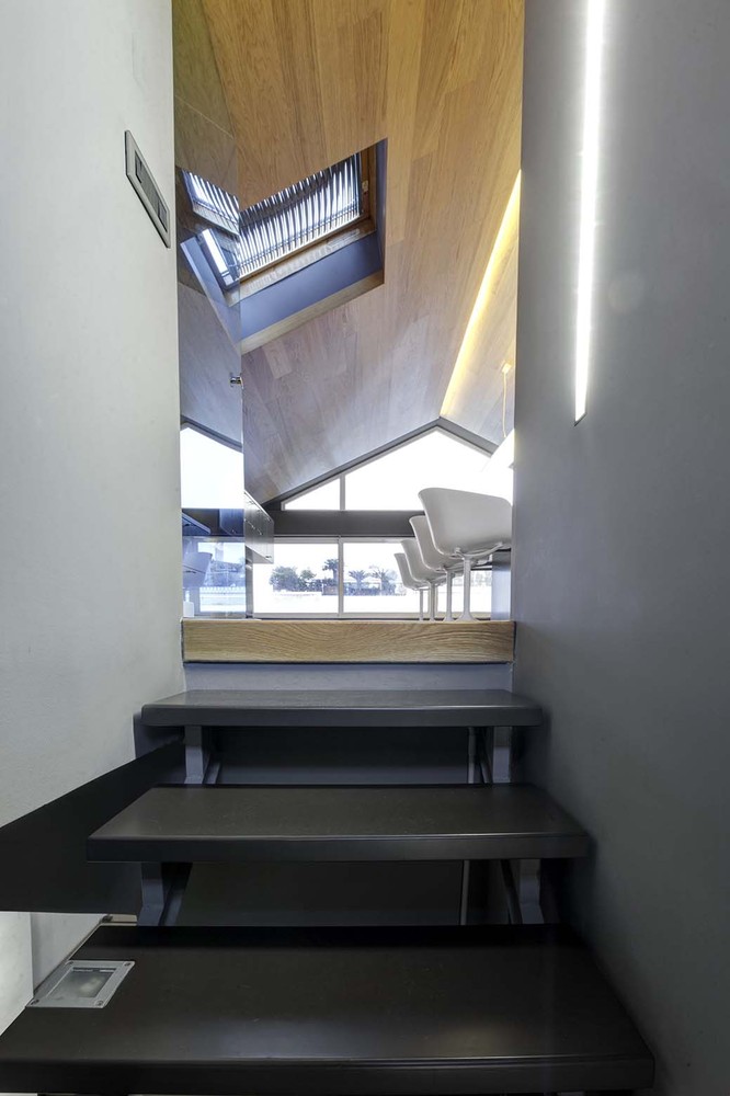 Gallery of Golden Ratio Headquarter / Golden Ratio Collective ...