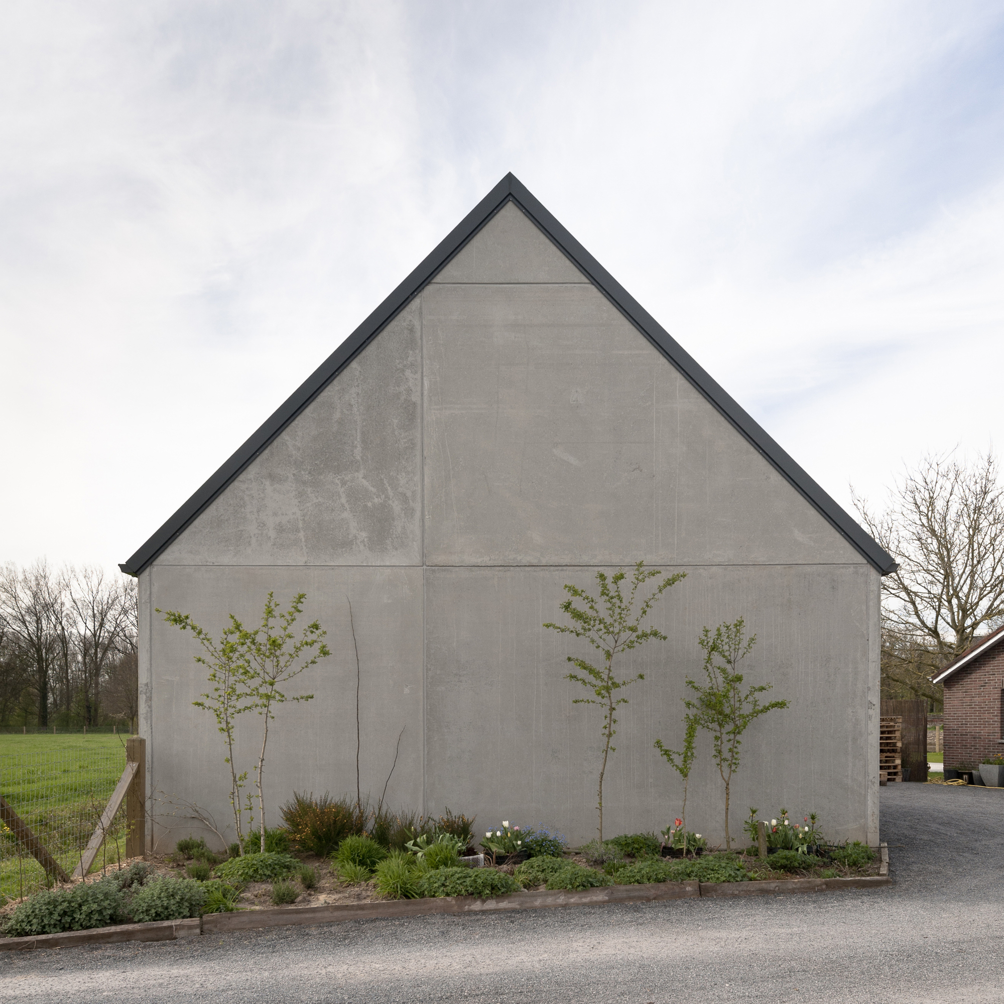 Gallery of Contemporary Barn / P L O E G architecten - 11
