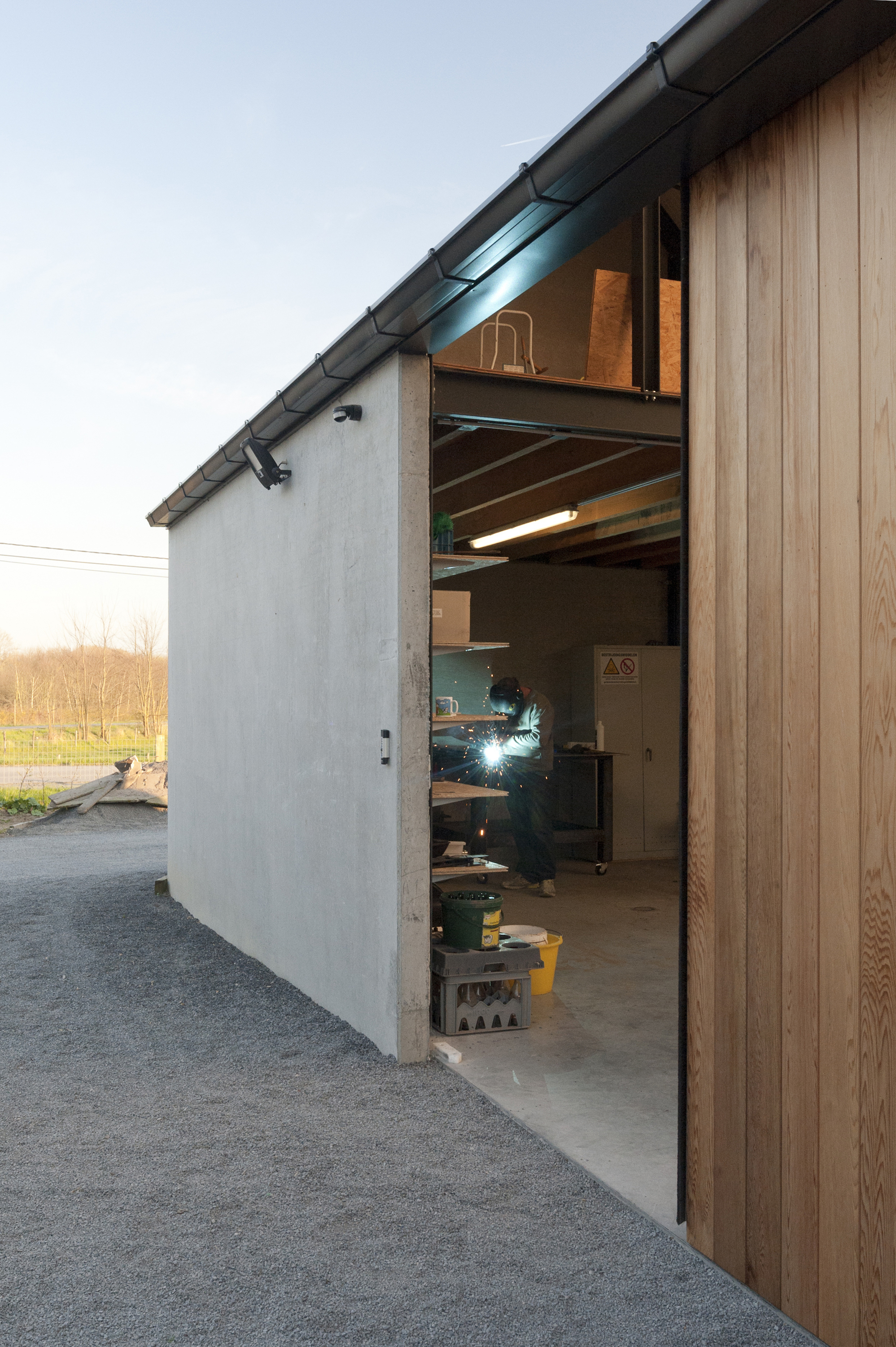Gallery of Contemporary Barn / P L O E G architecten - 8