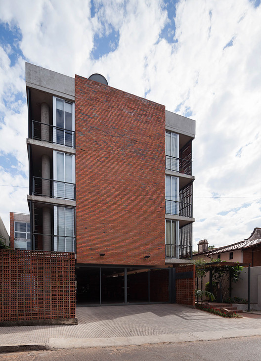 Edificio Rosas 121 / - = + x - | ArchDaily Brasil