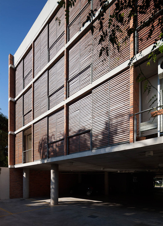 Edificio Rosas 121 / - = + x - | ArchDaily Brasil
