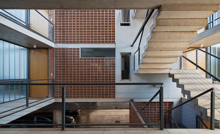 Edificio Rosas 121 / - = + x - | ArchDaily Brasil