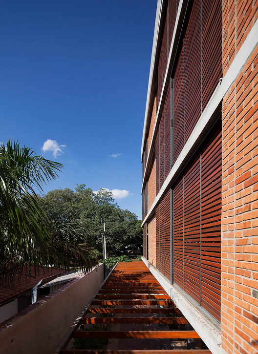 Edificio Rosas 121 / - = + x - | ArchDaily Brasil