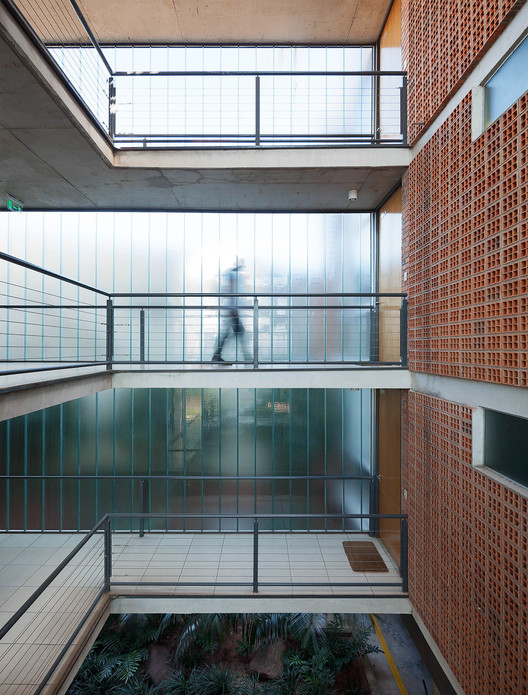 Edificio Rosas 121 / - = + x - | ArchDaily en Español