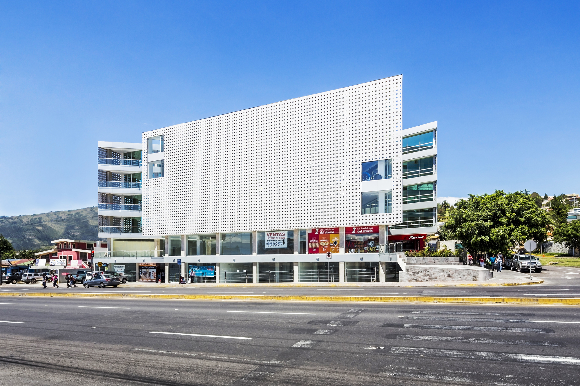 Gallery of Halcón Building / TEC - Taller EC - 3