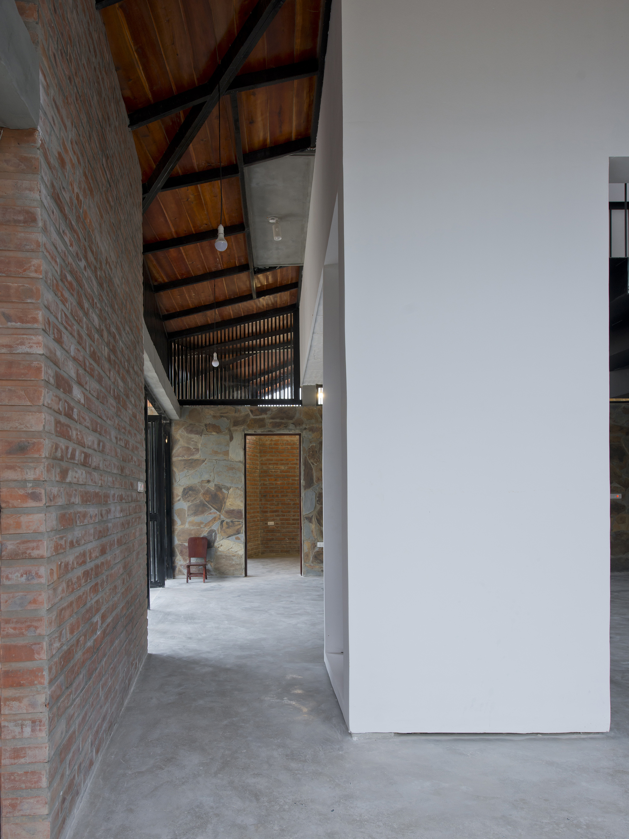 Galería de Casa con techo plegado / TOOB STUDIO - 17