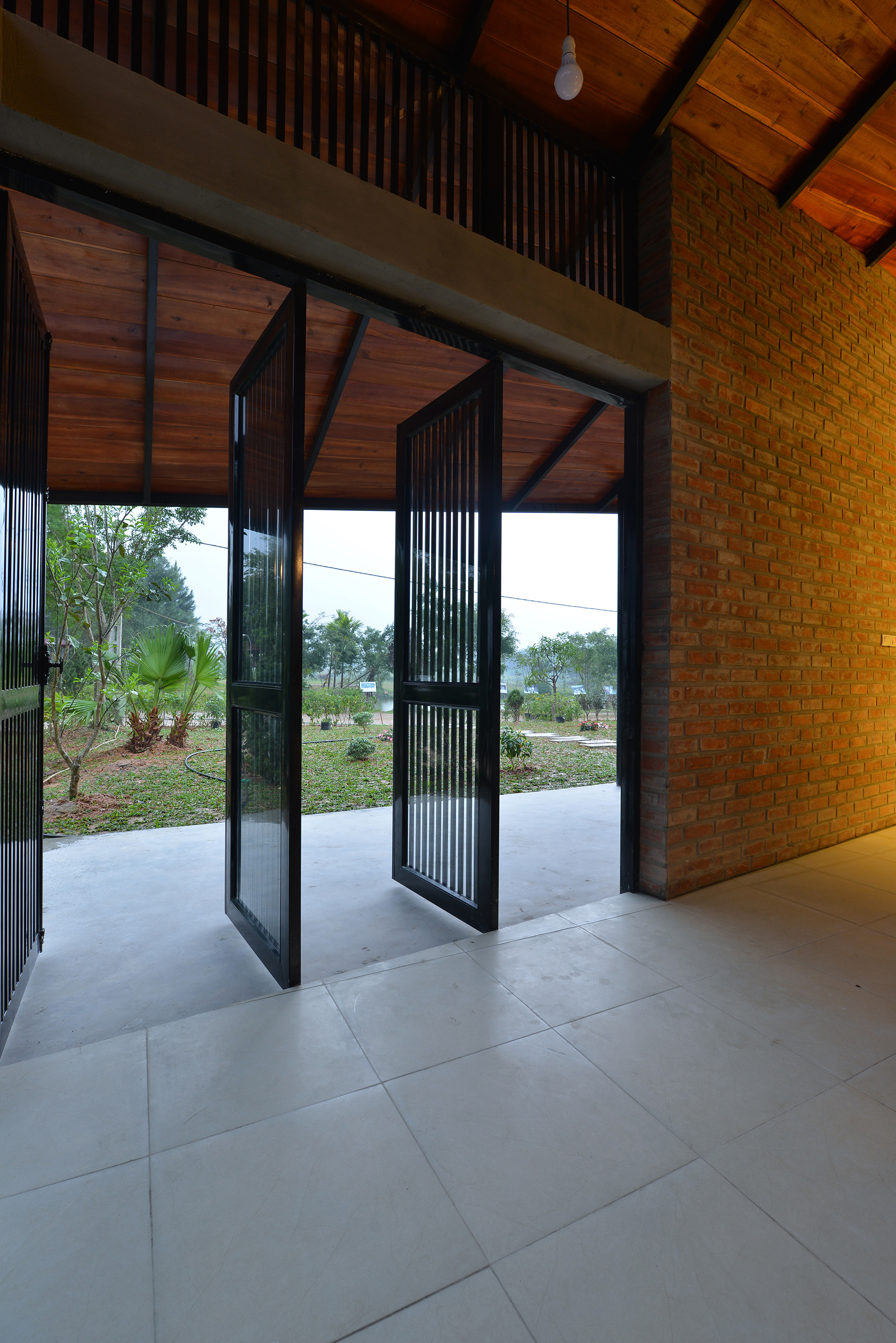 Galería de Casa con techo plegado / TOOB STUDIO - 12