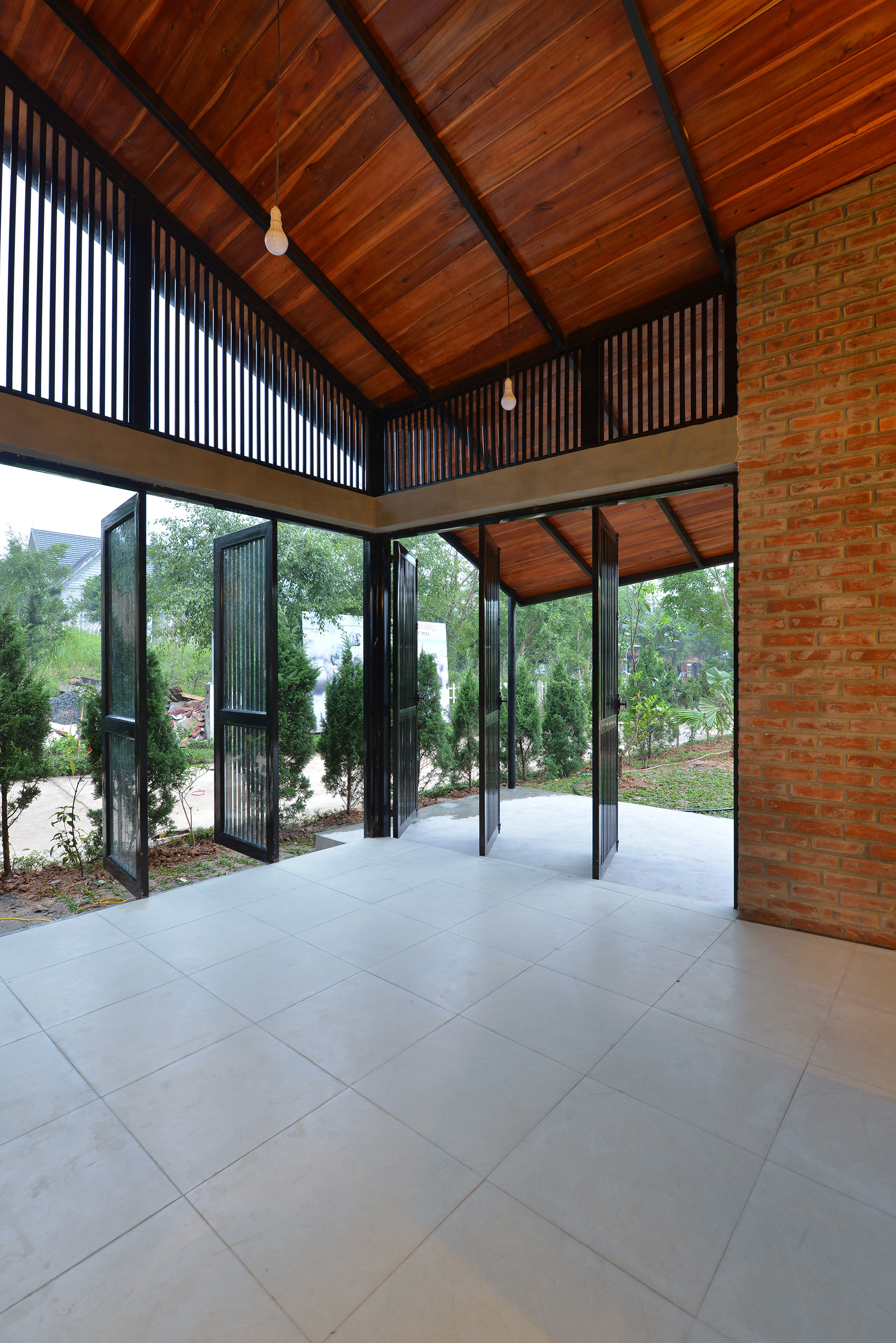 Gallery of Folded Roof House / TOOB STUDIO - 13