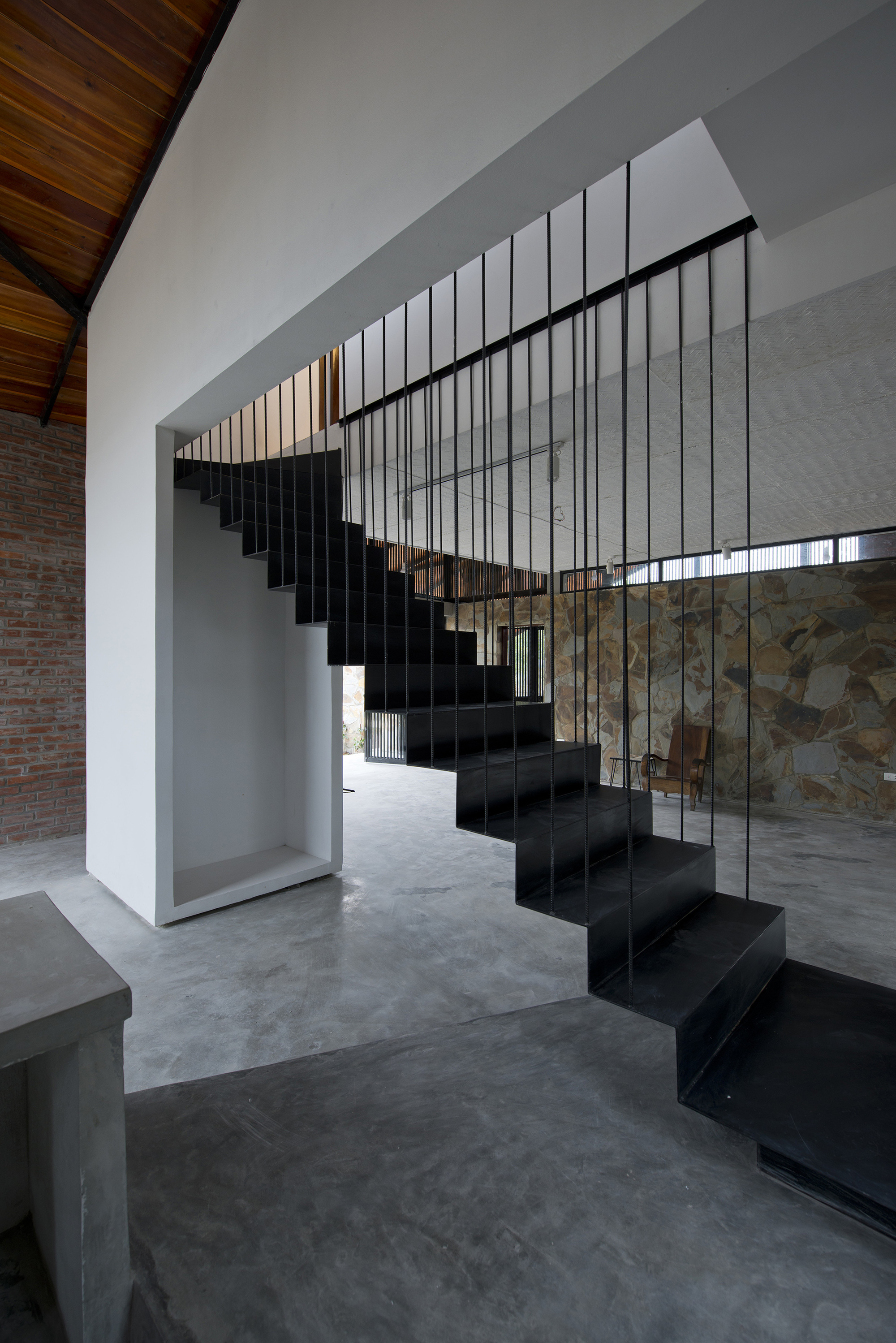 Gallery of Folded Roof House / TOOB STUDIO - 15