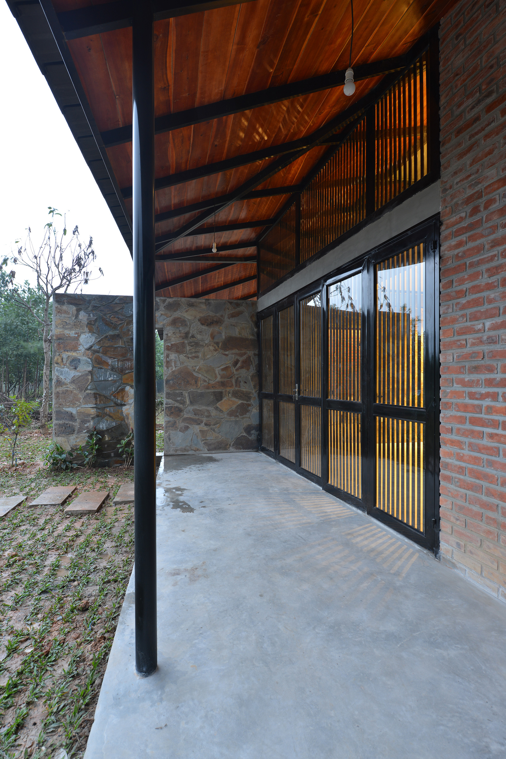 Galería de Casa con techo plegado / TOOB STUDIO - 11