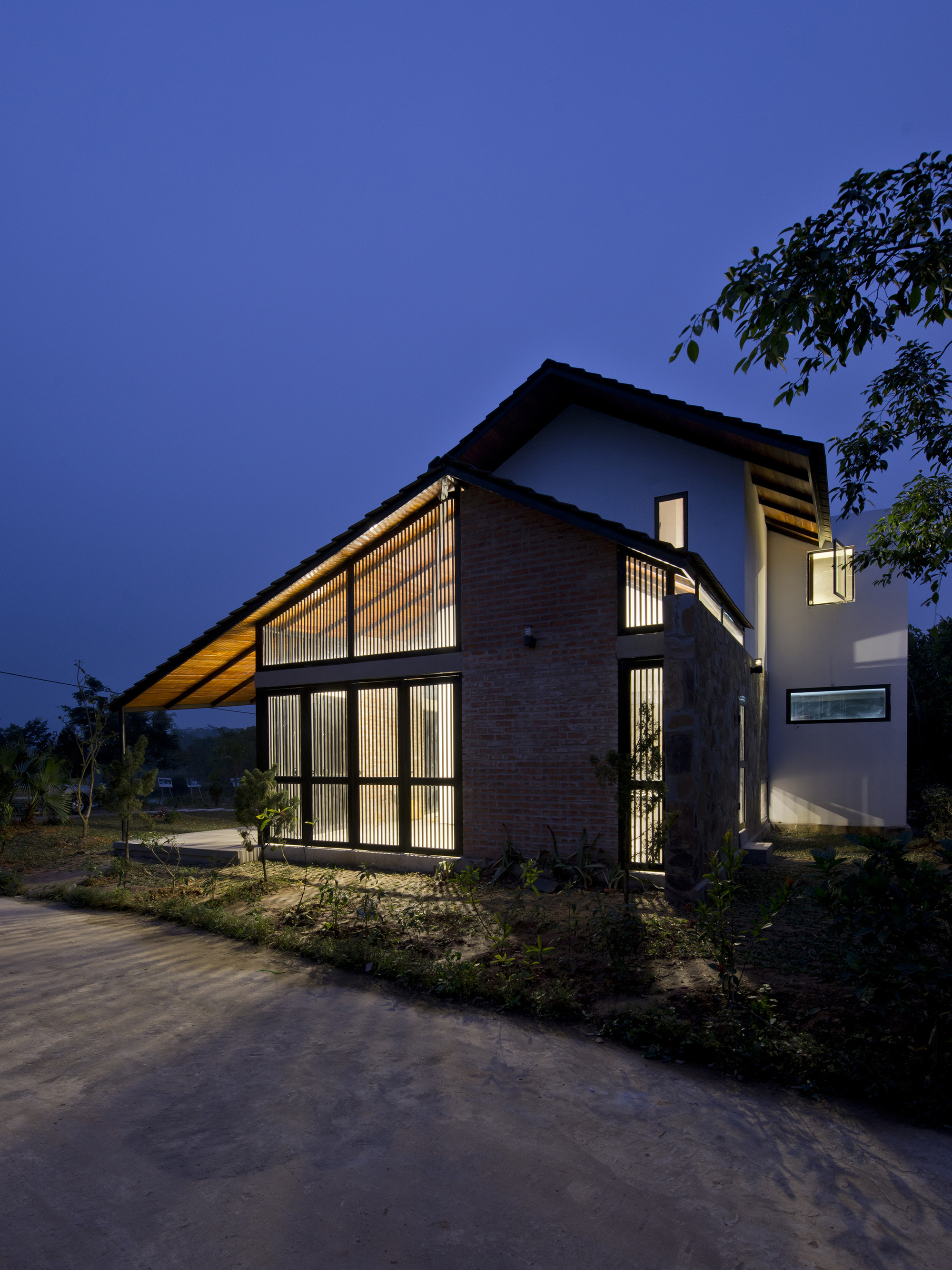 Galería de Casa con techo plegado / TOOB STUDIO - 8