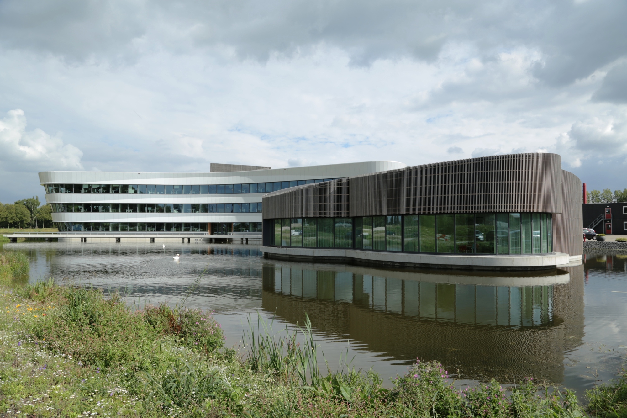 Galería de Edificio de oficinas Tetra para el Instituto de ...