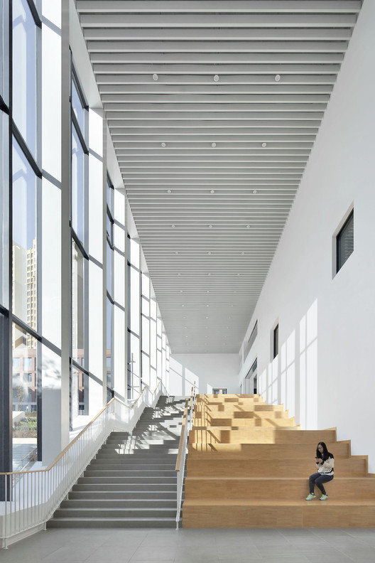School Open Corridor Design