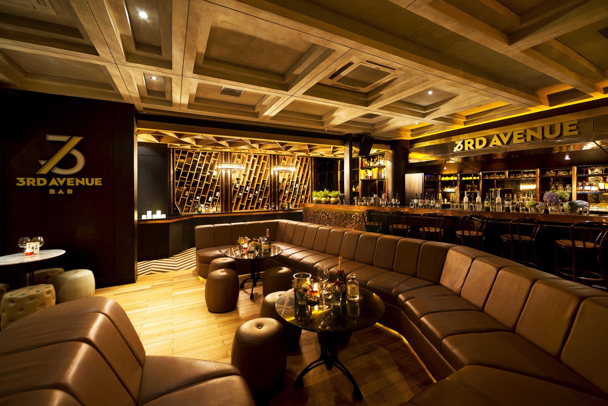 Gallery of 3rd Avenue Bar / Einstein & Associates - 9