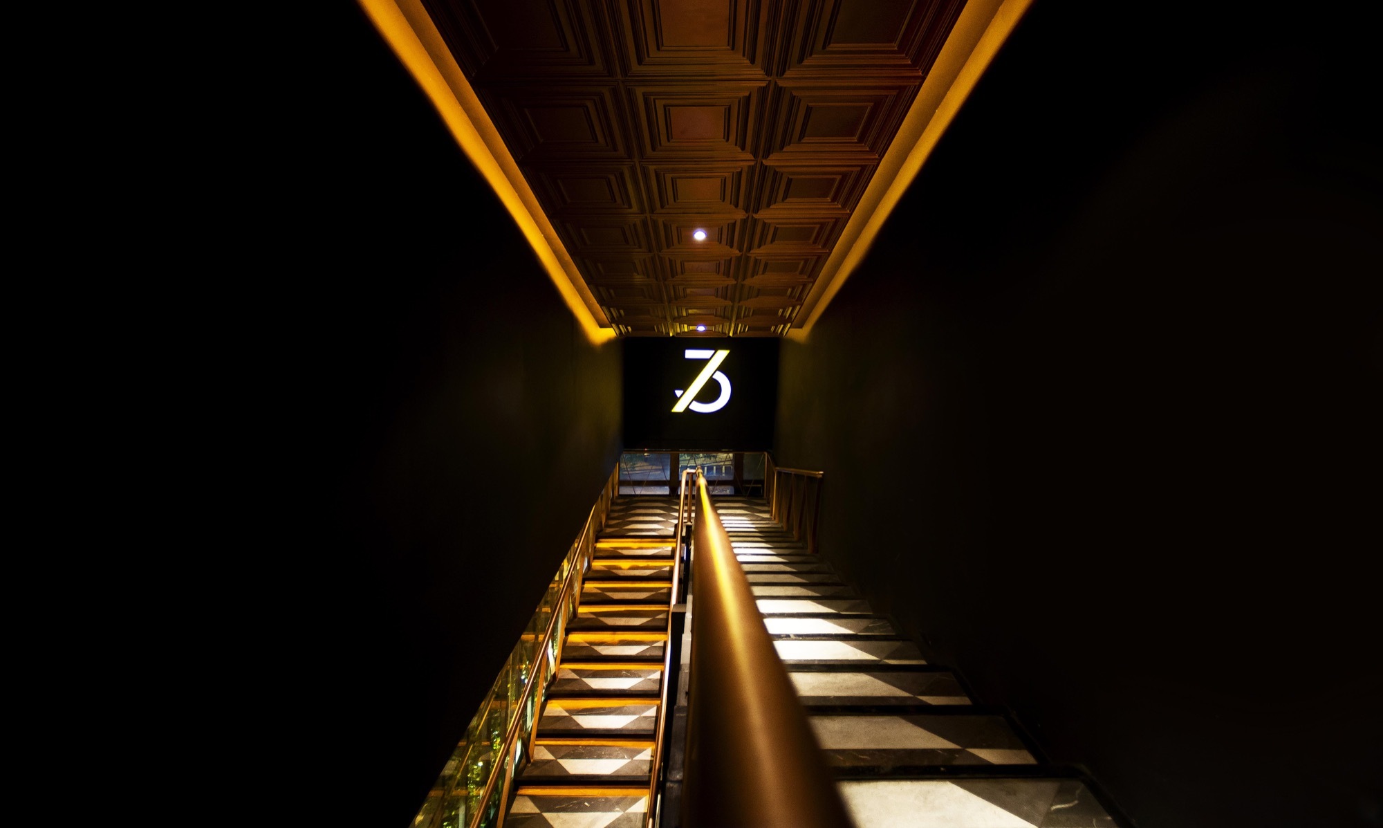 Gallery of 3rd Avenue Bar / Einstein & Associates - 6