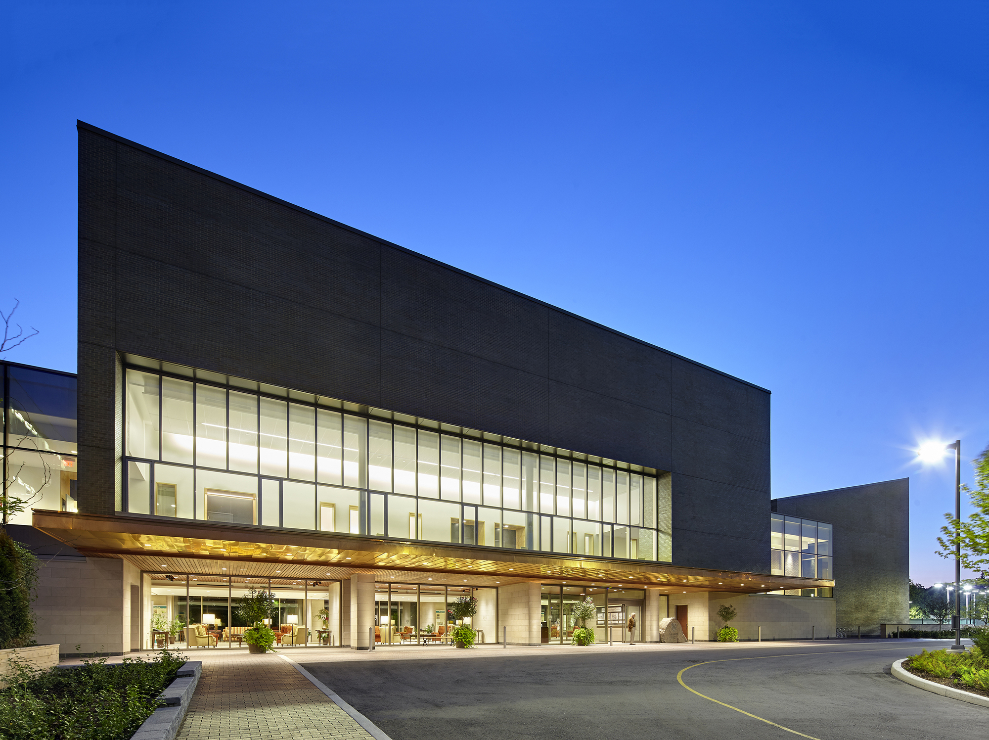 Gallery of The Granite Club / Montgomery Sisam Architects - 4