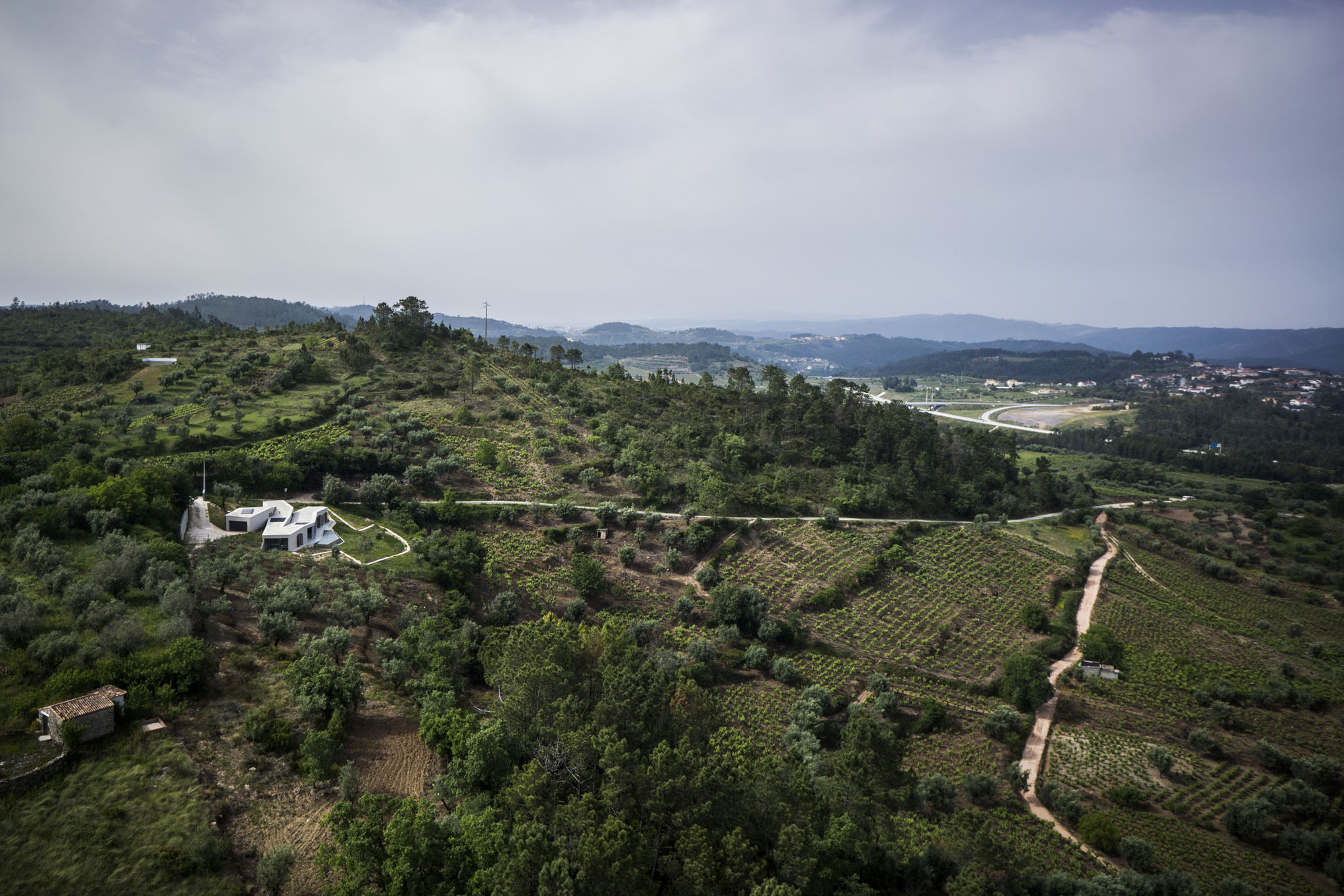 Gallery of House in Gateira / Camarim Arquitectos - 6