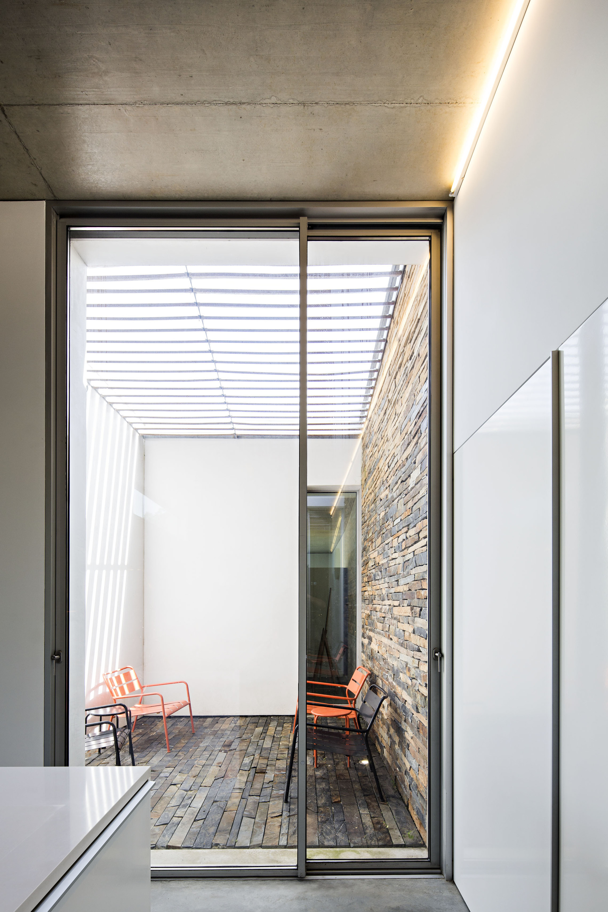 Gallery of House in Gateira / Camarim Arquitectos - 22
