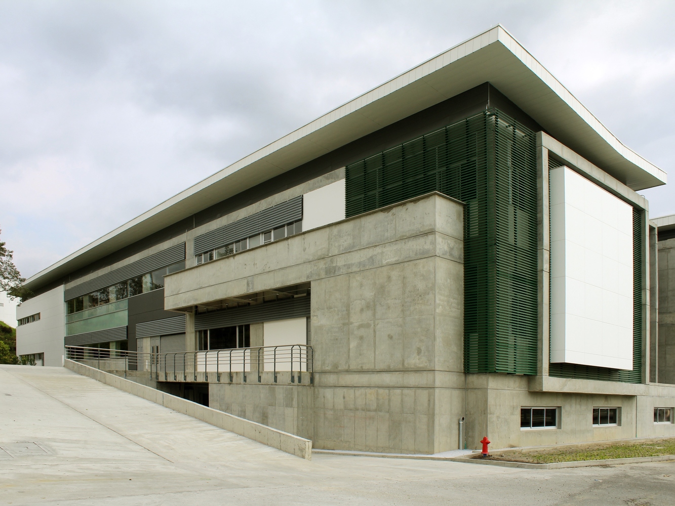 Gallery of Chemistry and Chemical Engineering Building / José Fernando ...