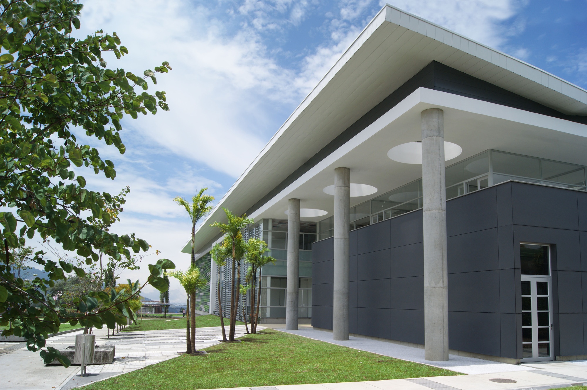 Gallery of Chemistry and Chemical Engineering Building / José Fernando ...