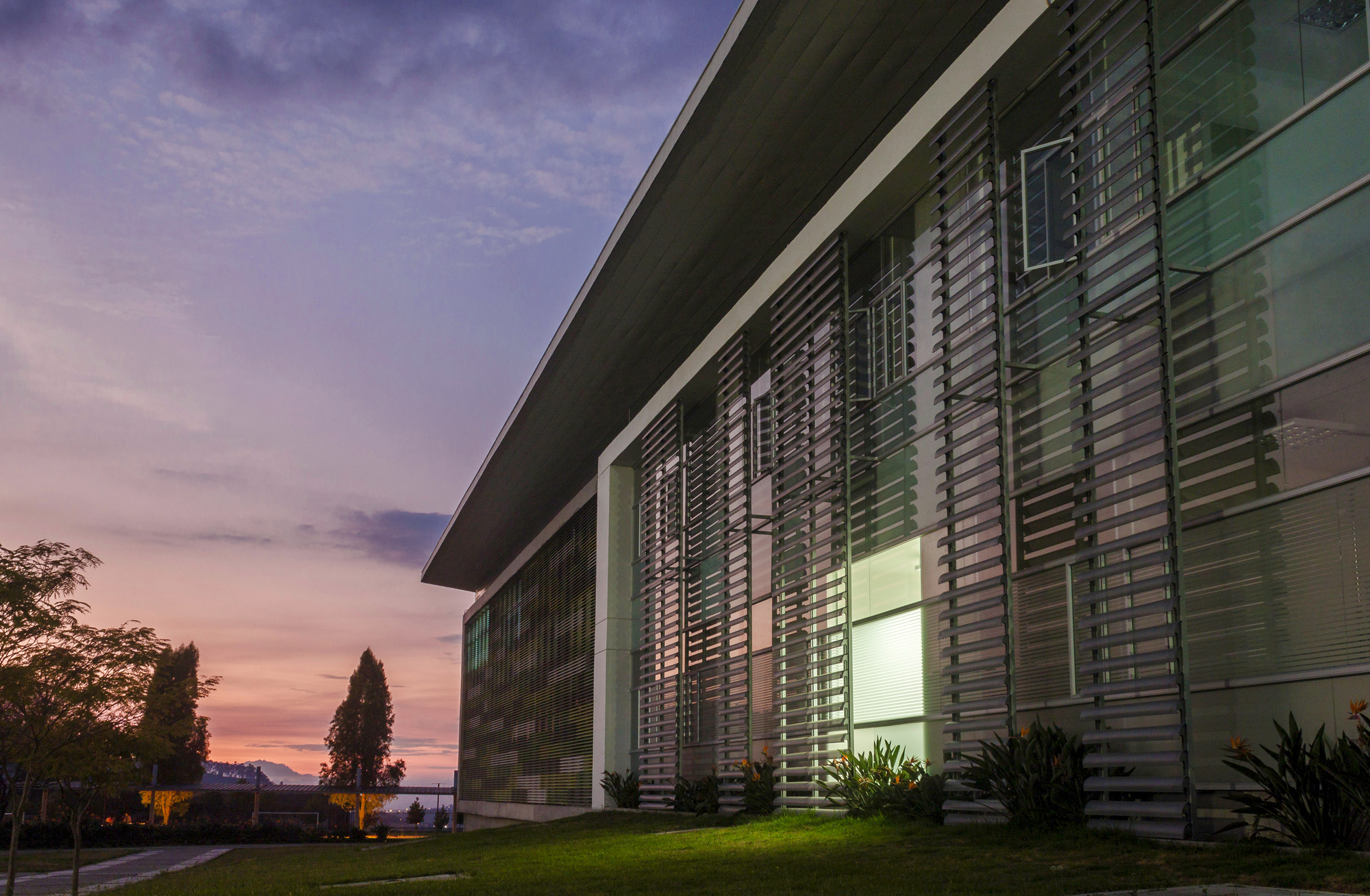 Gallery of Chemistry and Chemical Engineering Building / José Fernando ...