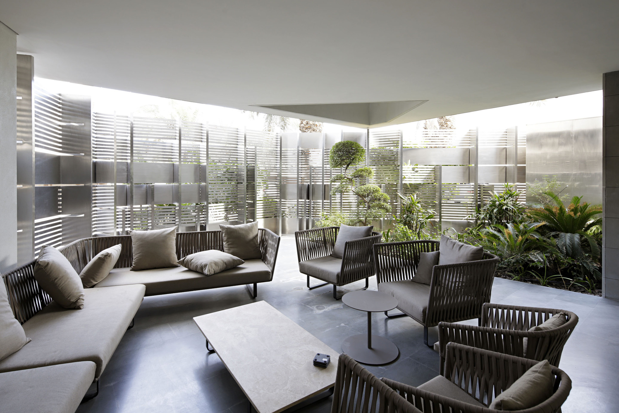 Gallery of Wall House / AGi Architects - 19
