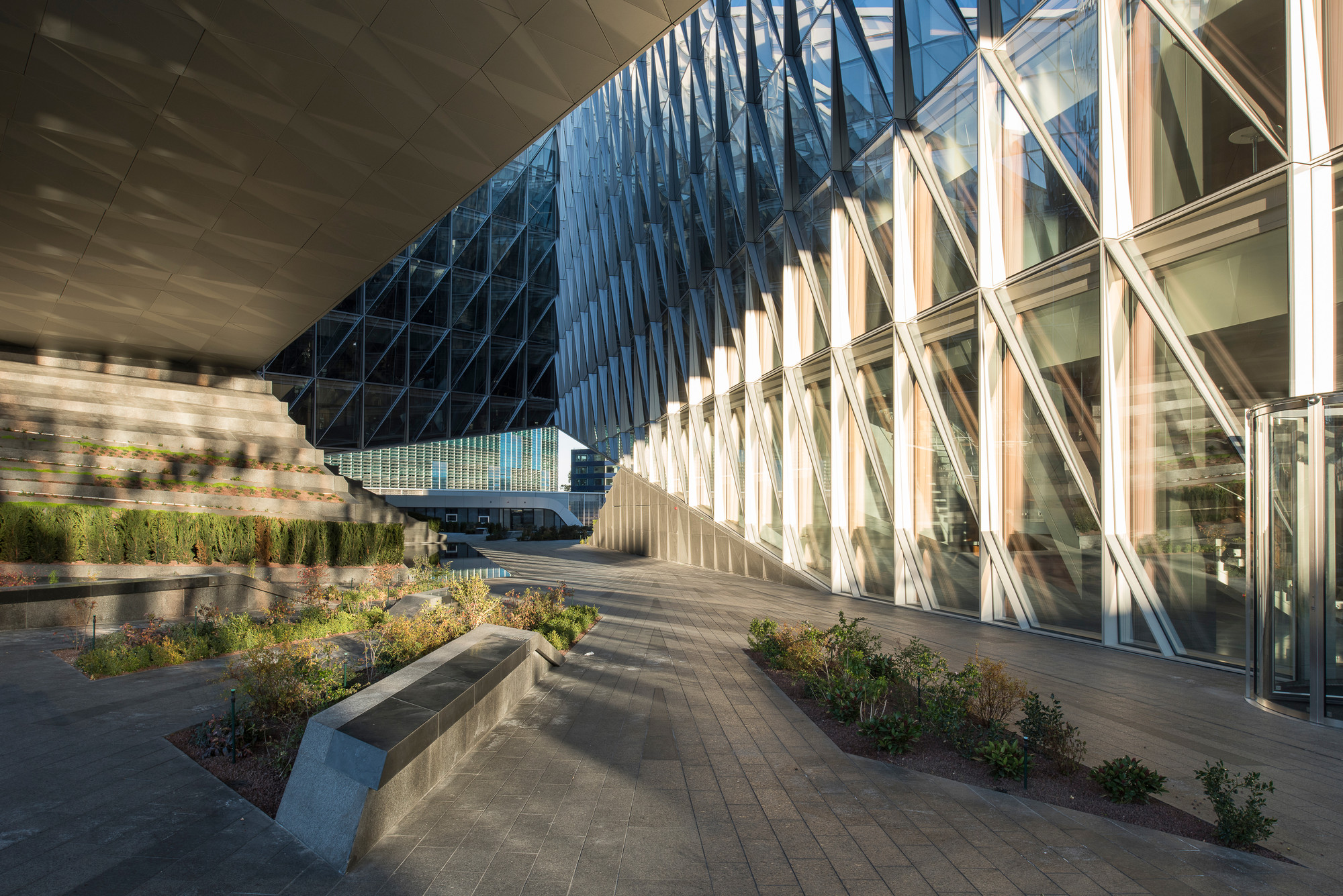 Gallery of JTI Headquarters / SOM - 13