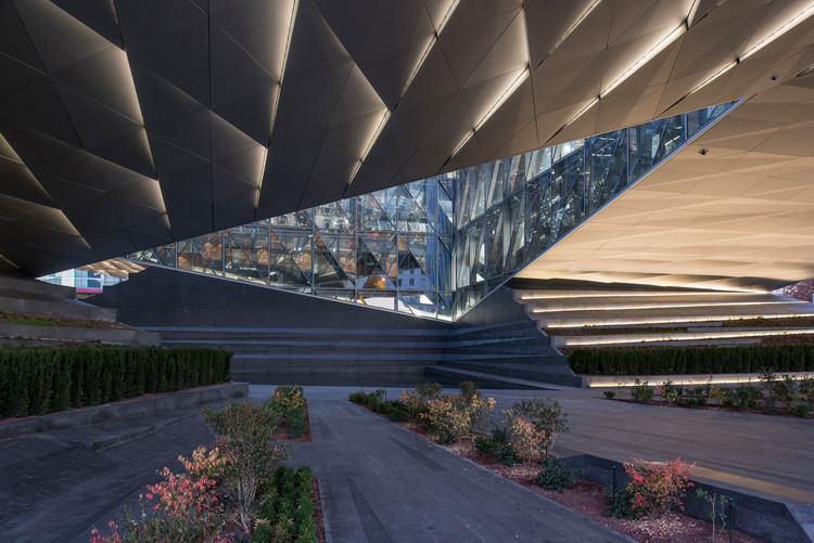 JTI Headquarters / SOM | ArchDaily