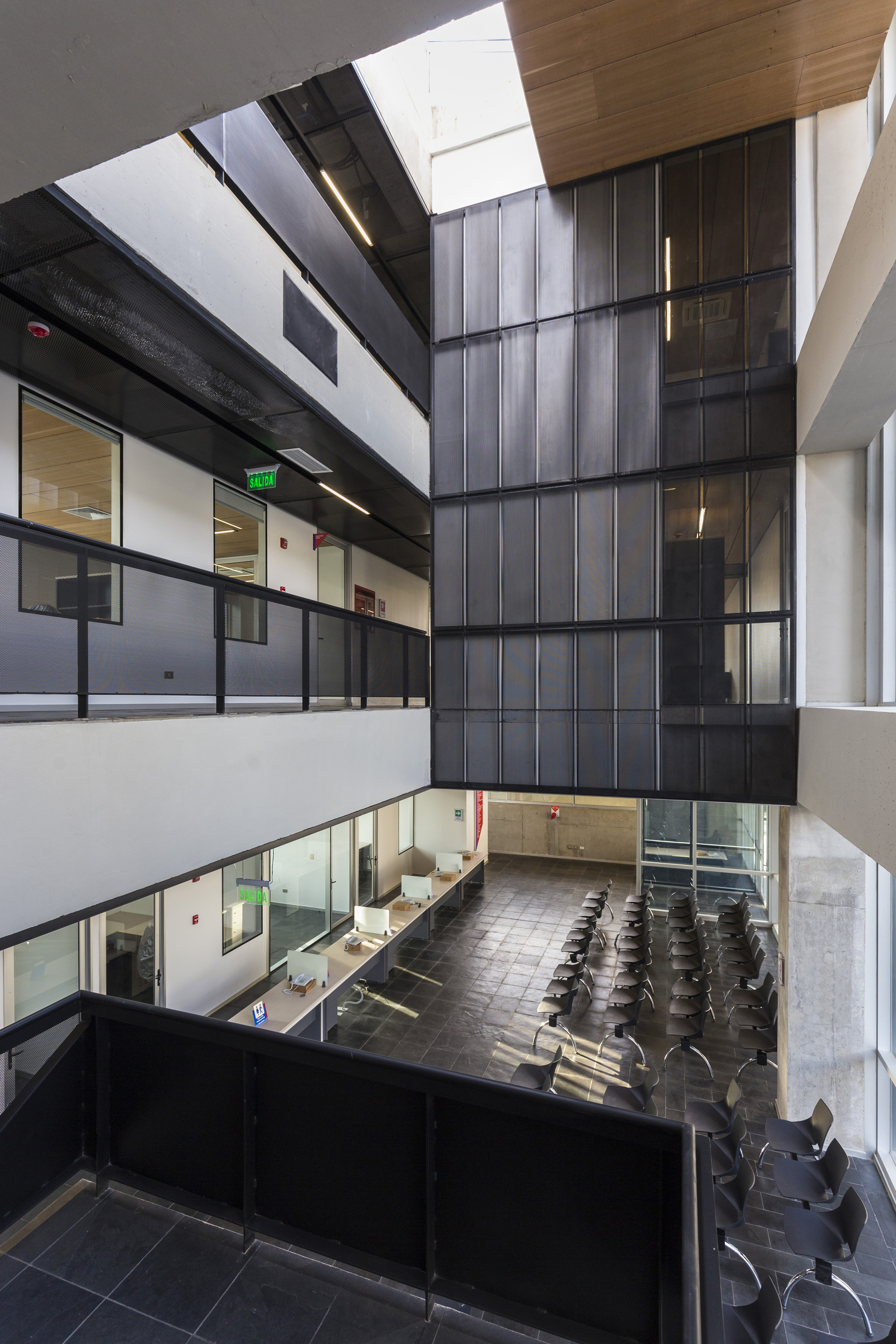 Galería de Edificio institucional del Ministerio chileno de Vivienda y ...