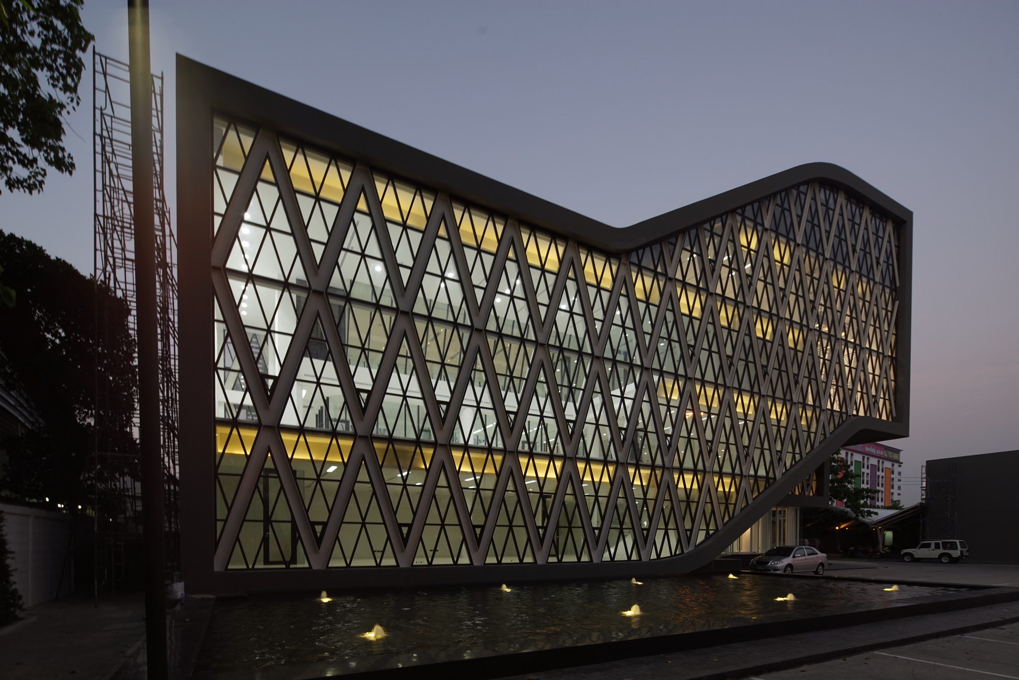 Gallery of Saengthai Rubber Headquarter / Atelier of Architects - 16