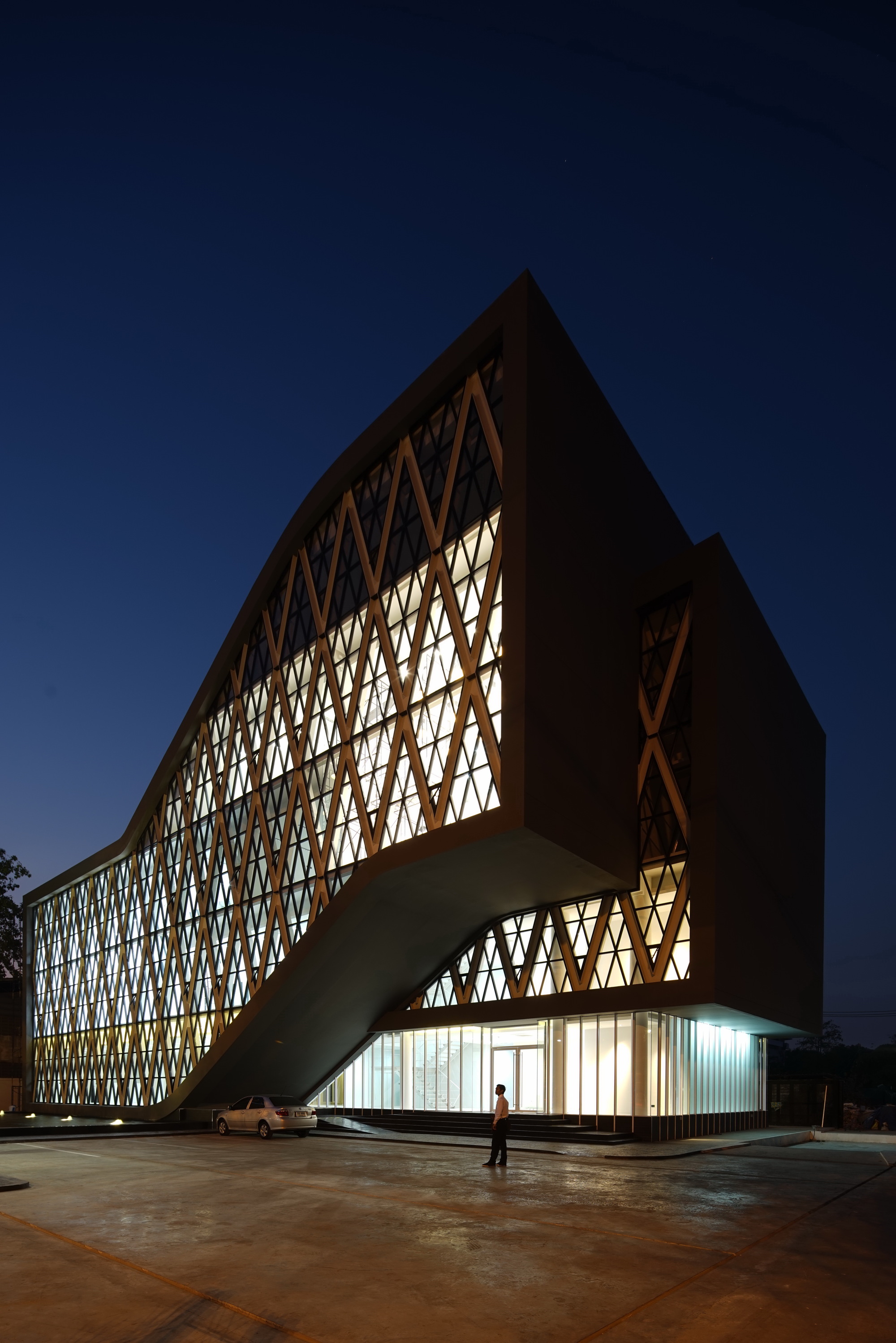 Gallery of Saengthai Rubber Headquarter / Atelier of Architects - 14