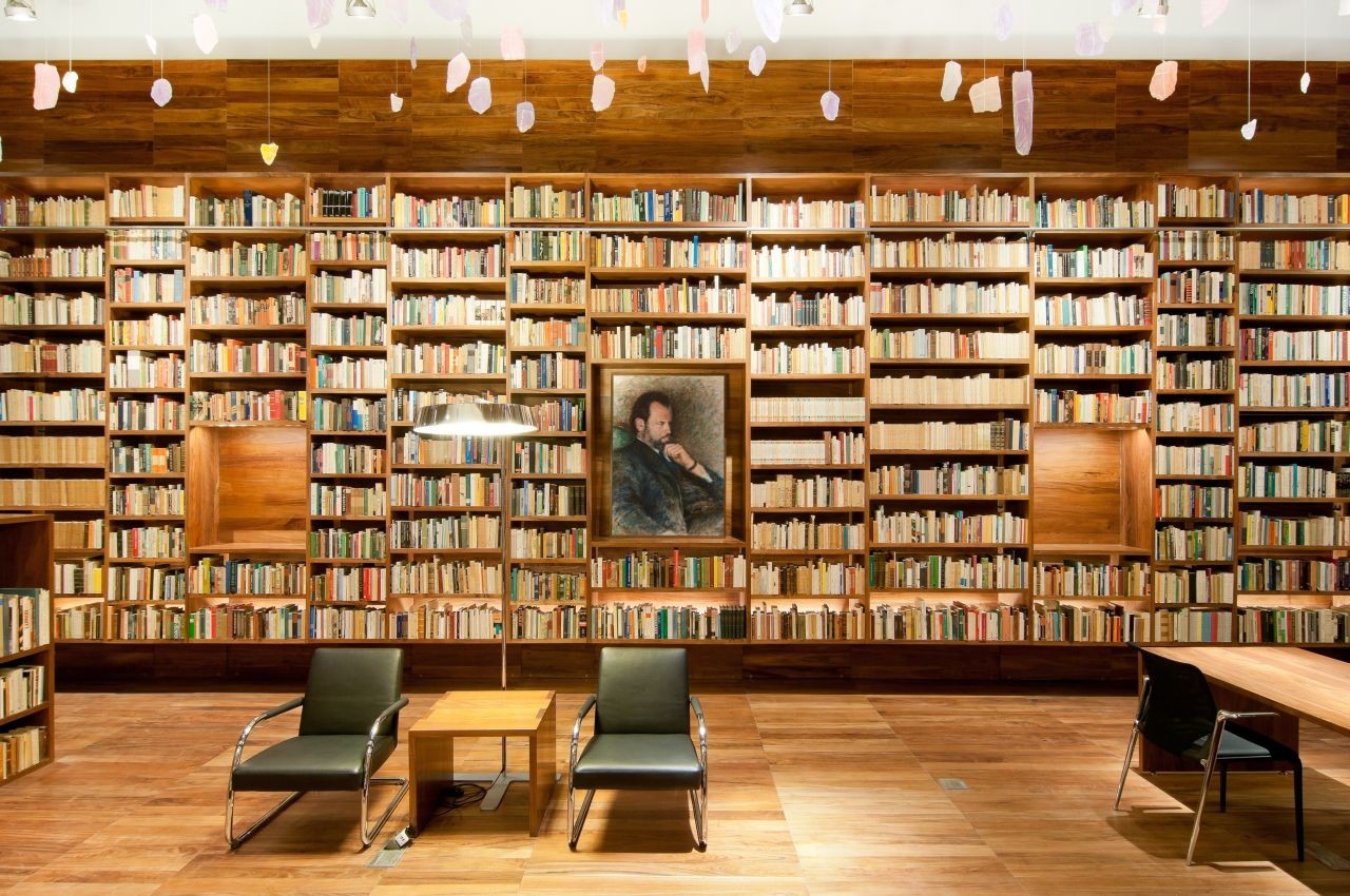 Gallery of 15 Awe-Inspiring Libraries That Will Make You Want to Read ...