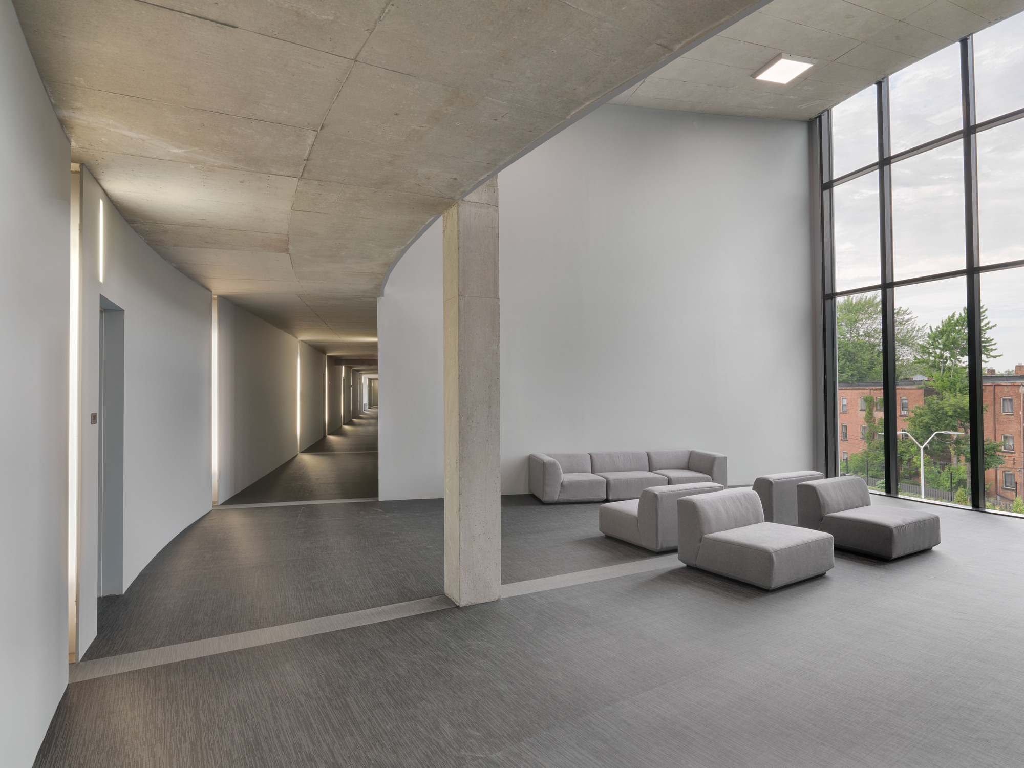 Gallery of Uptown Apartments / Stanley Saitowitz | Natoma Architects - 11