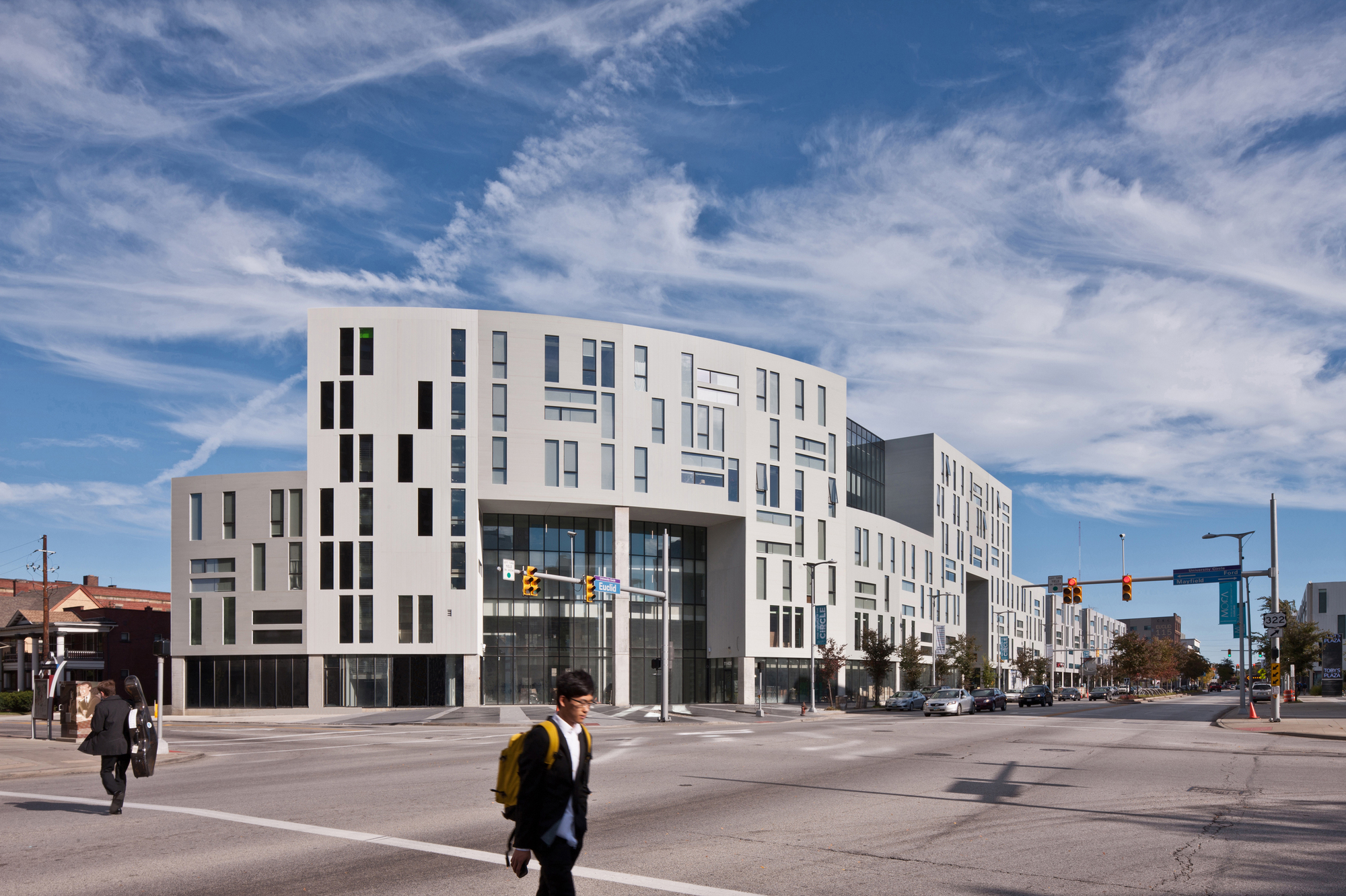 Gallery of Uptown Apartments / Stanley Saitowitz | Natoma Architects - 6