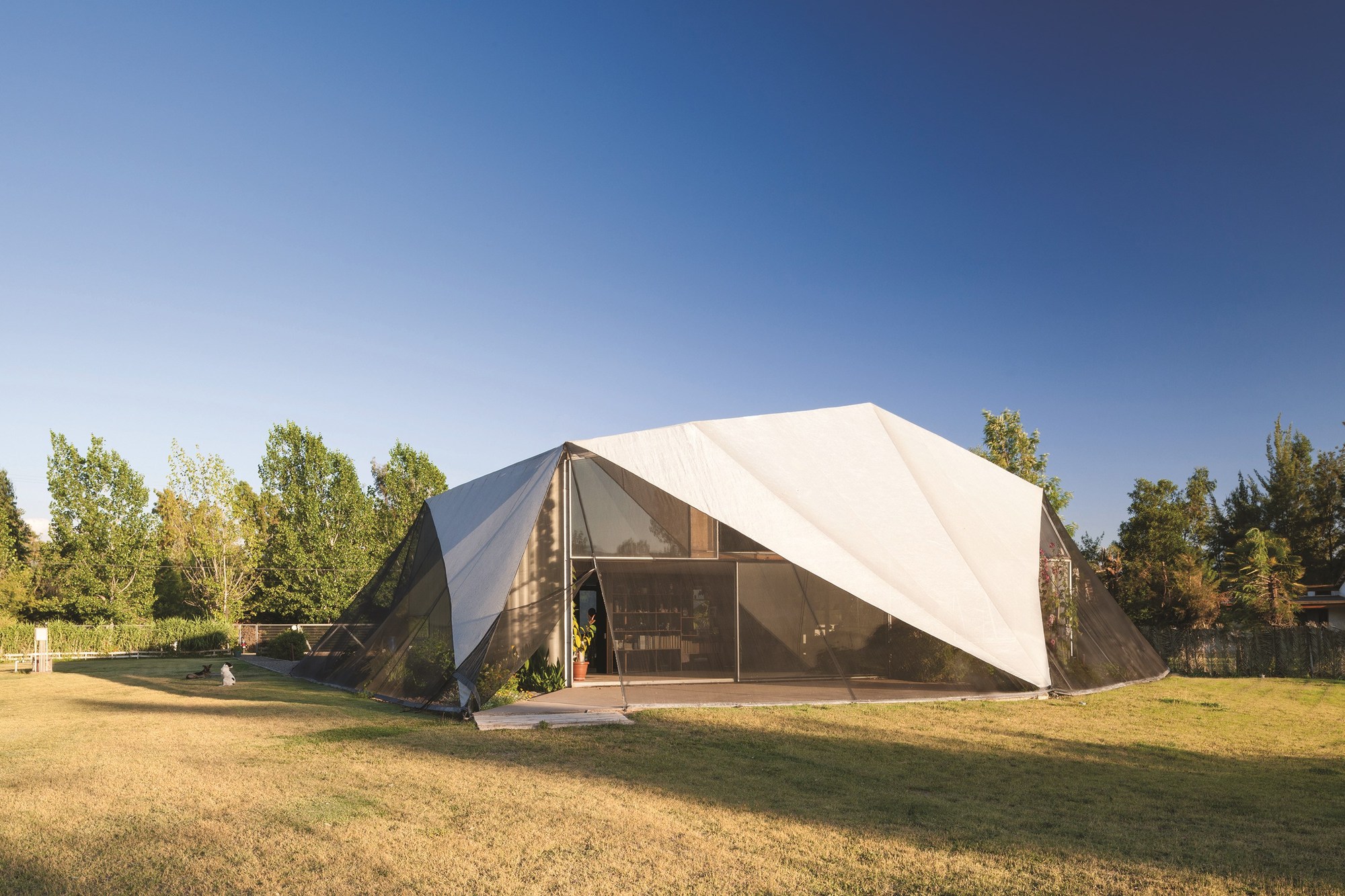 Galería de Wall house / FAR frohn&rojas - 17