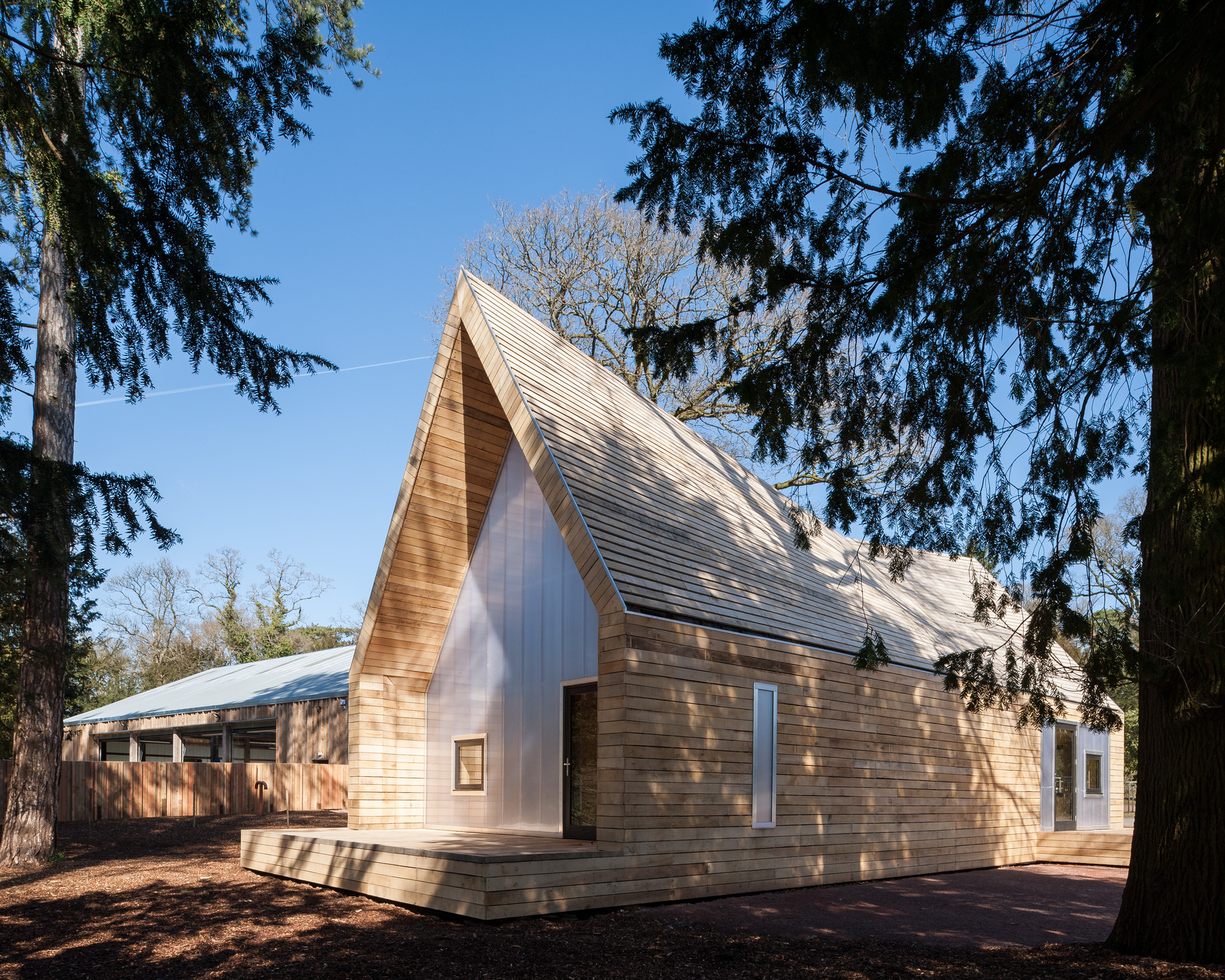 Gallery of Wolfson Tree Management Centre Mess Building / Invisible ...