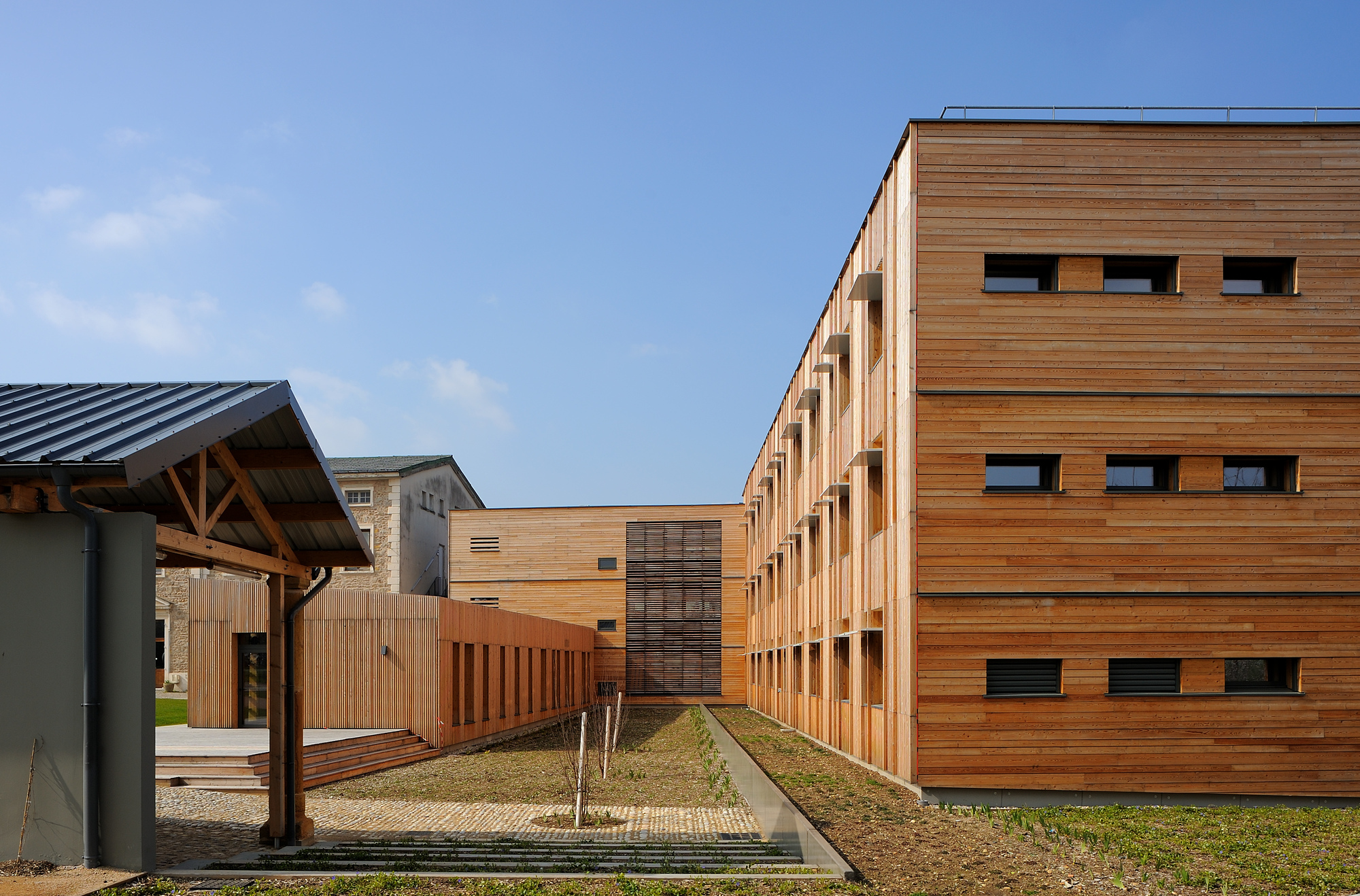 画廊 拥有独特景致的学生公寓 / Rue Royale Architectes - 12