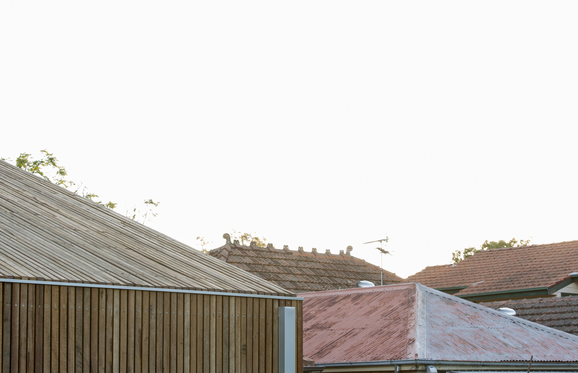 Gallery of Cut-away Roof House / Scale Architecture - 11