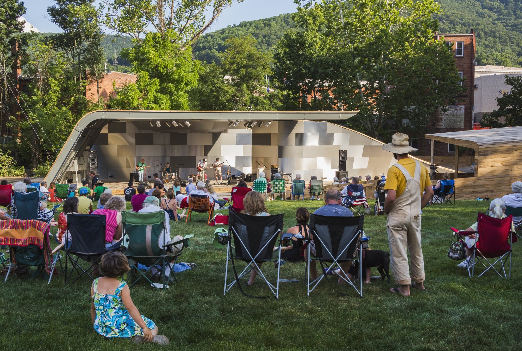 Gallery of Masonic Amphitheatre Project / design/buildLAB - 10