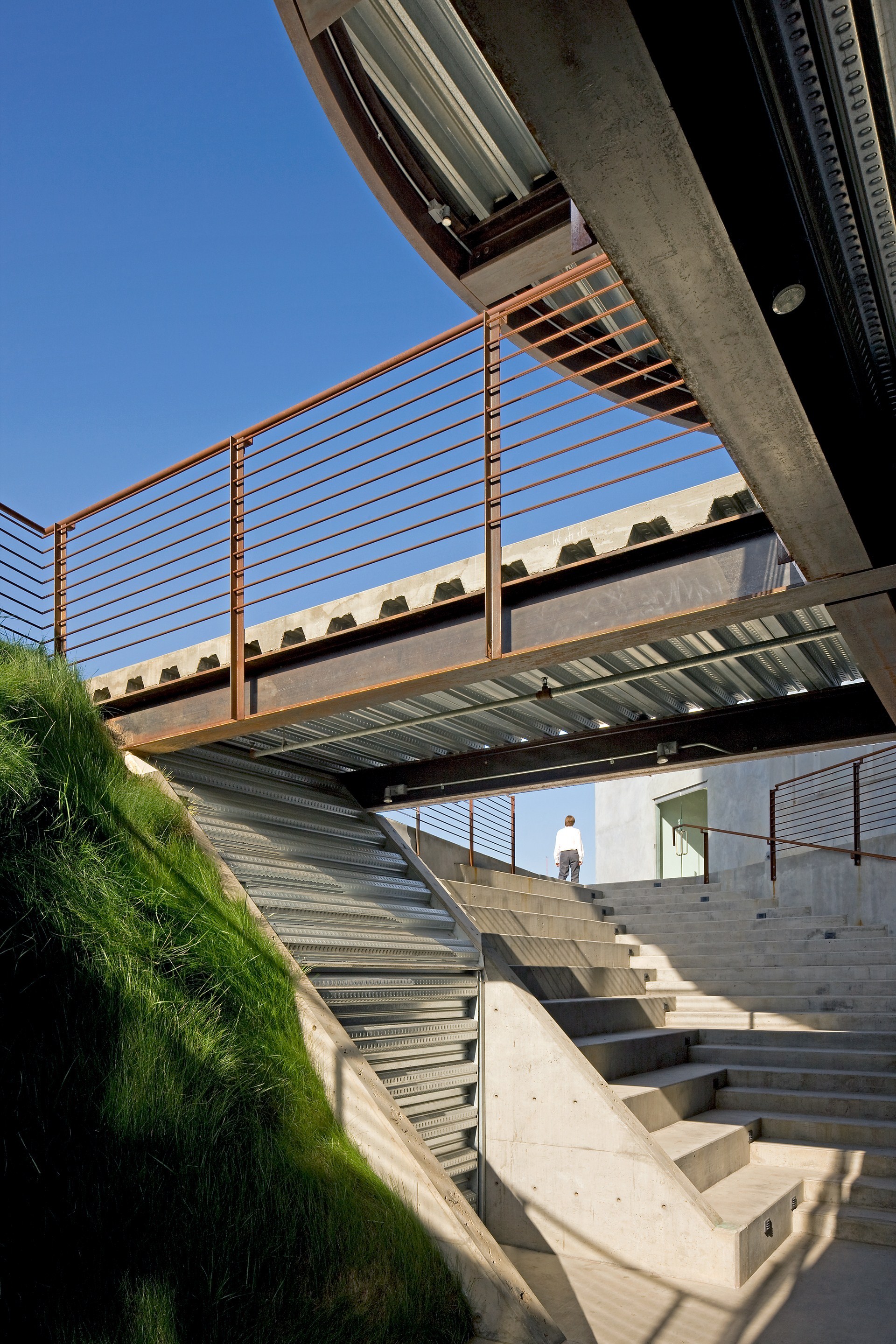 Gallery of Samitaur Tower / Eric Owen Moss Architects - 4