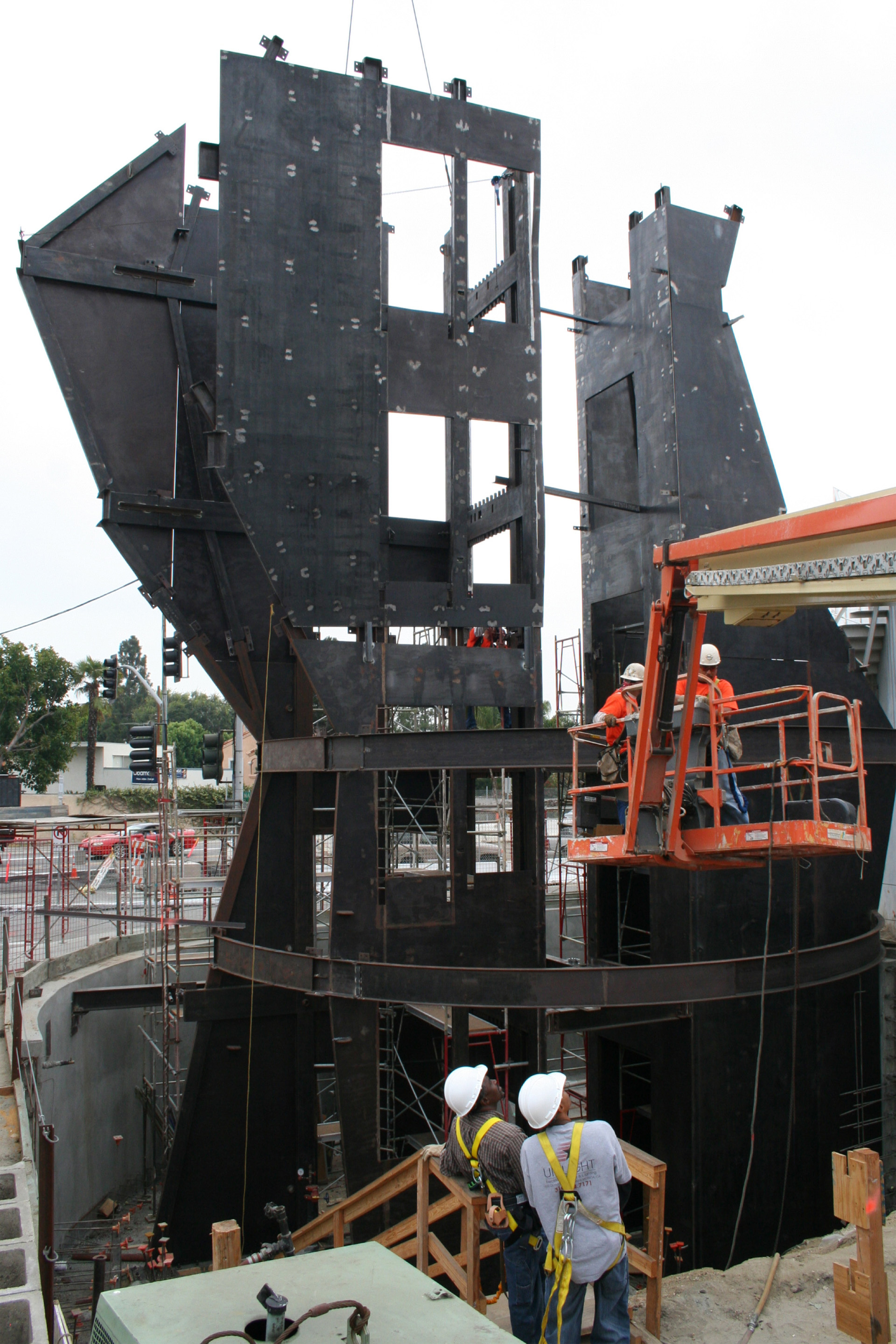 Gallery of Samitaur Tower / Eric Owen Moss Architects - 14