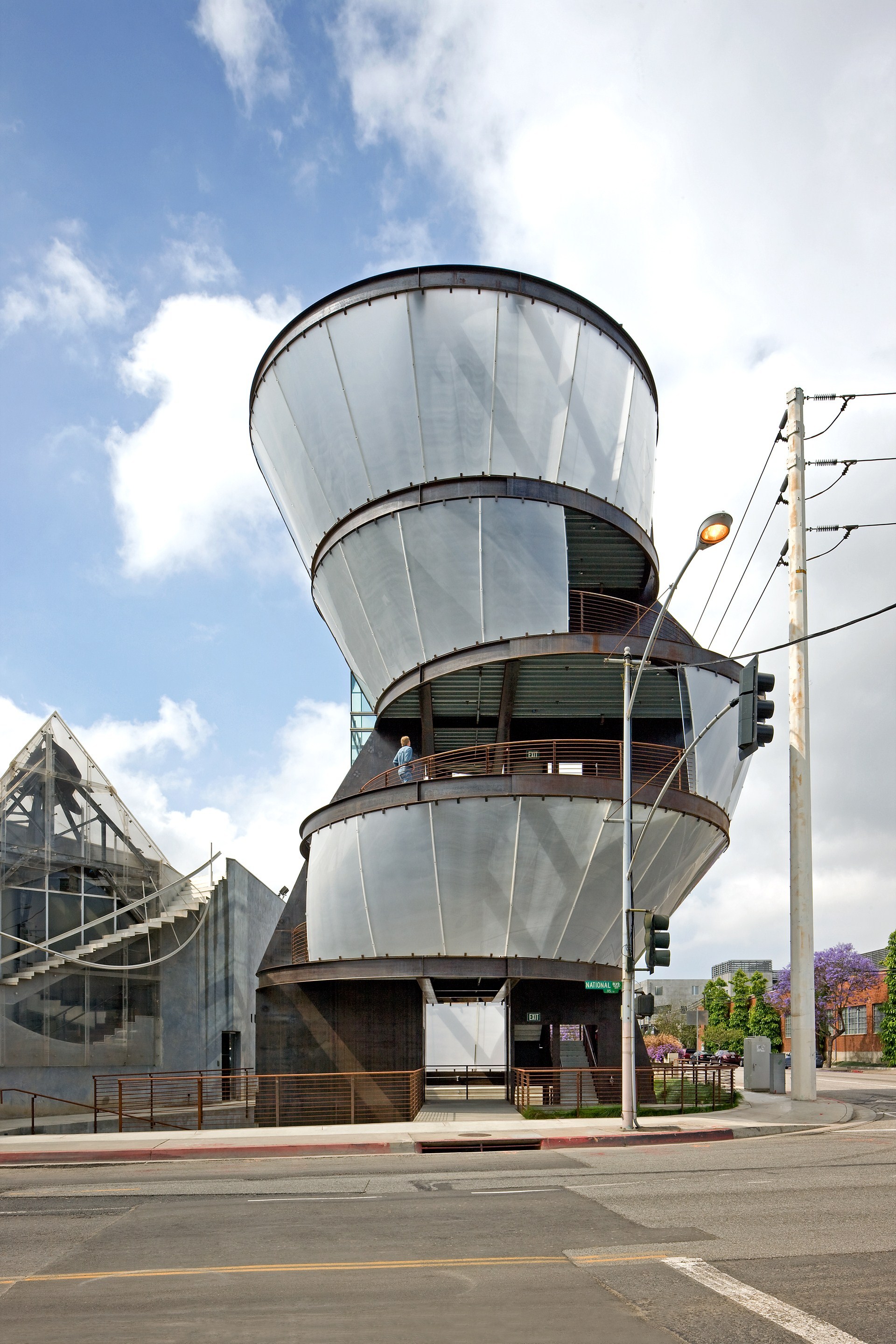 Gallery of Samitaur Tower / Eric Owen Moss Architects - 16